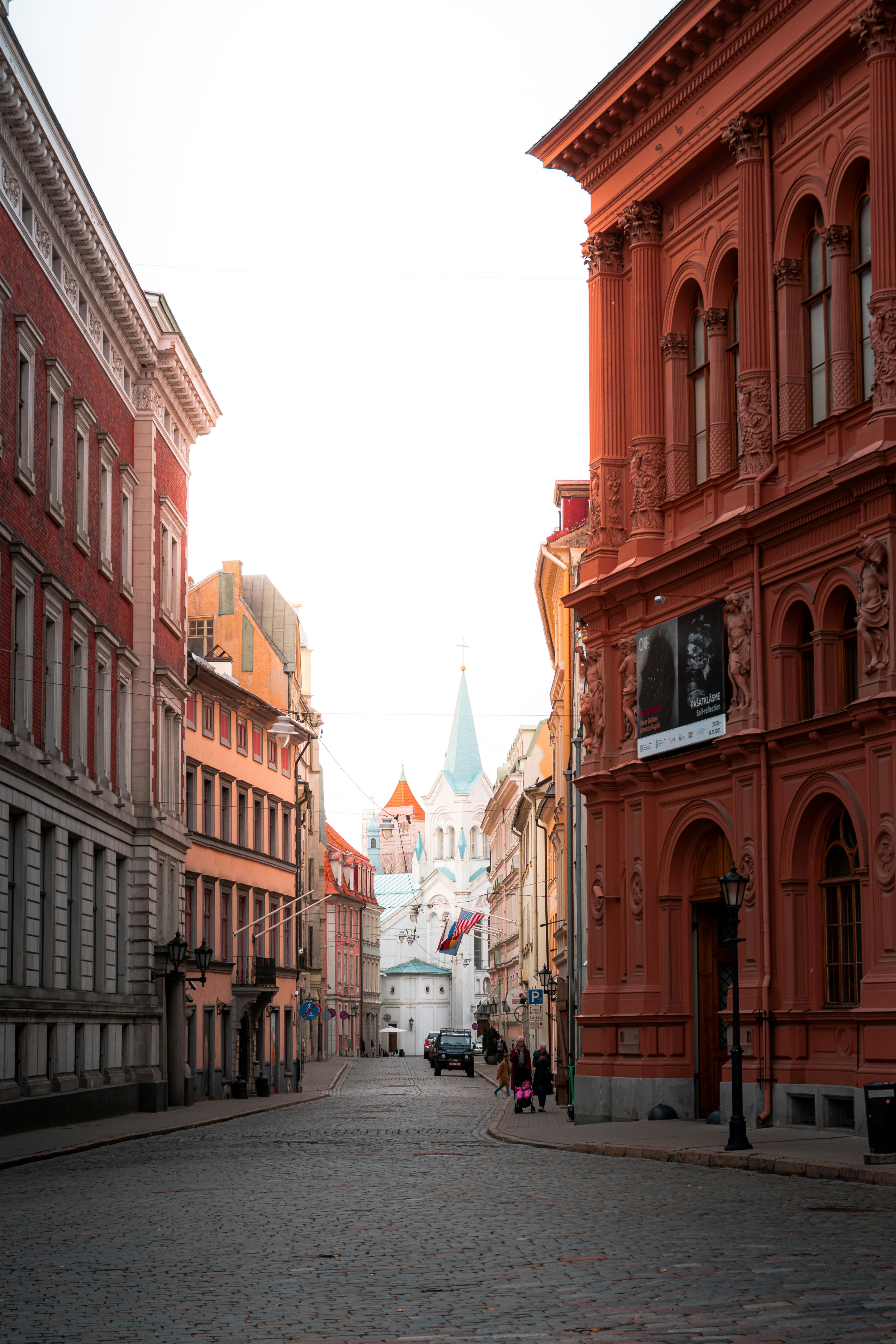 A cobblestone street in a european city photo – Free Riga Image on Unsplash