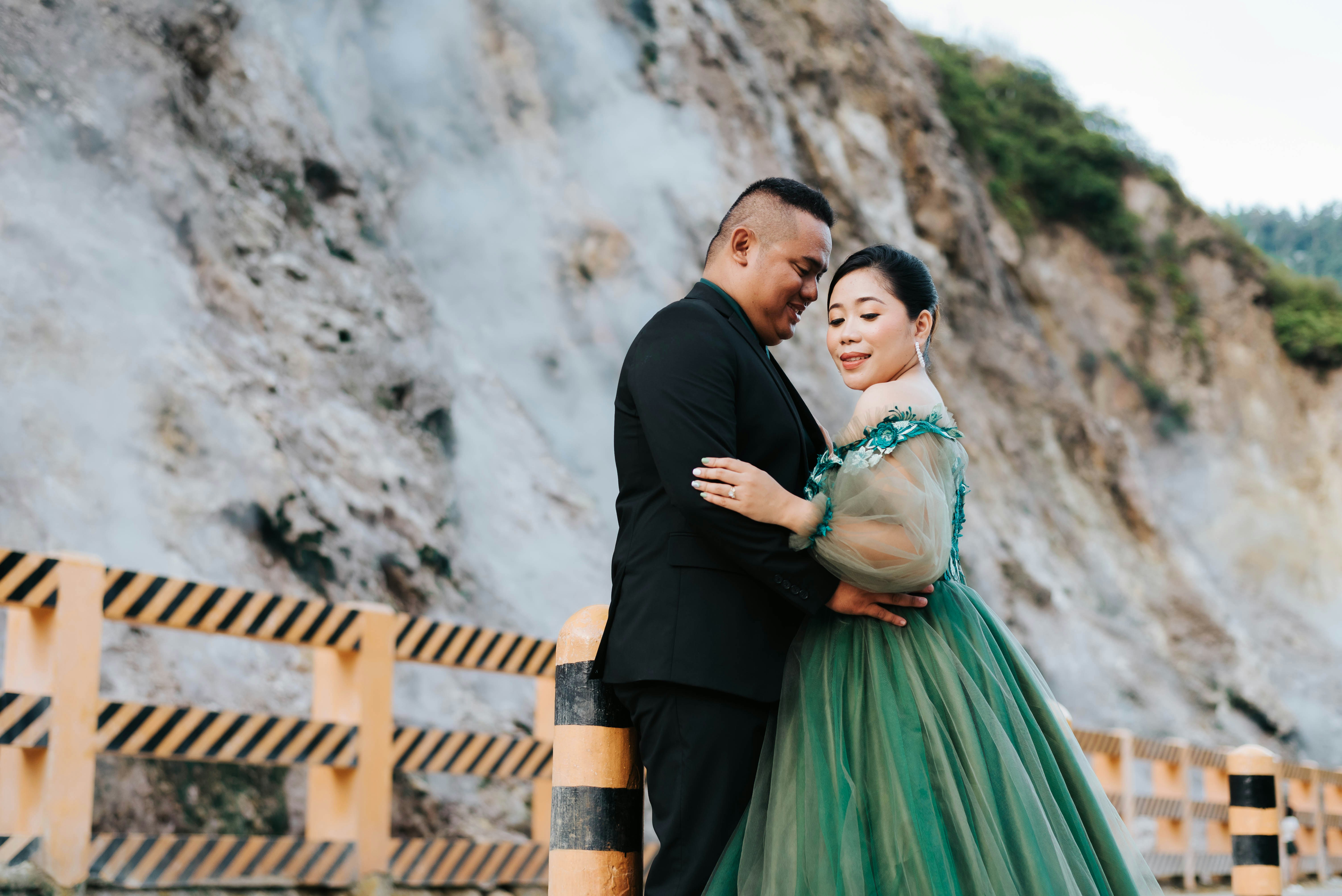 A man and a woman standing next to each other photo – Free Kaipohan ...