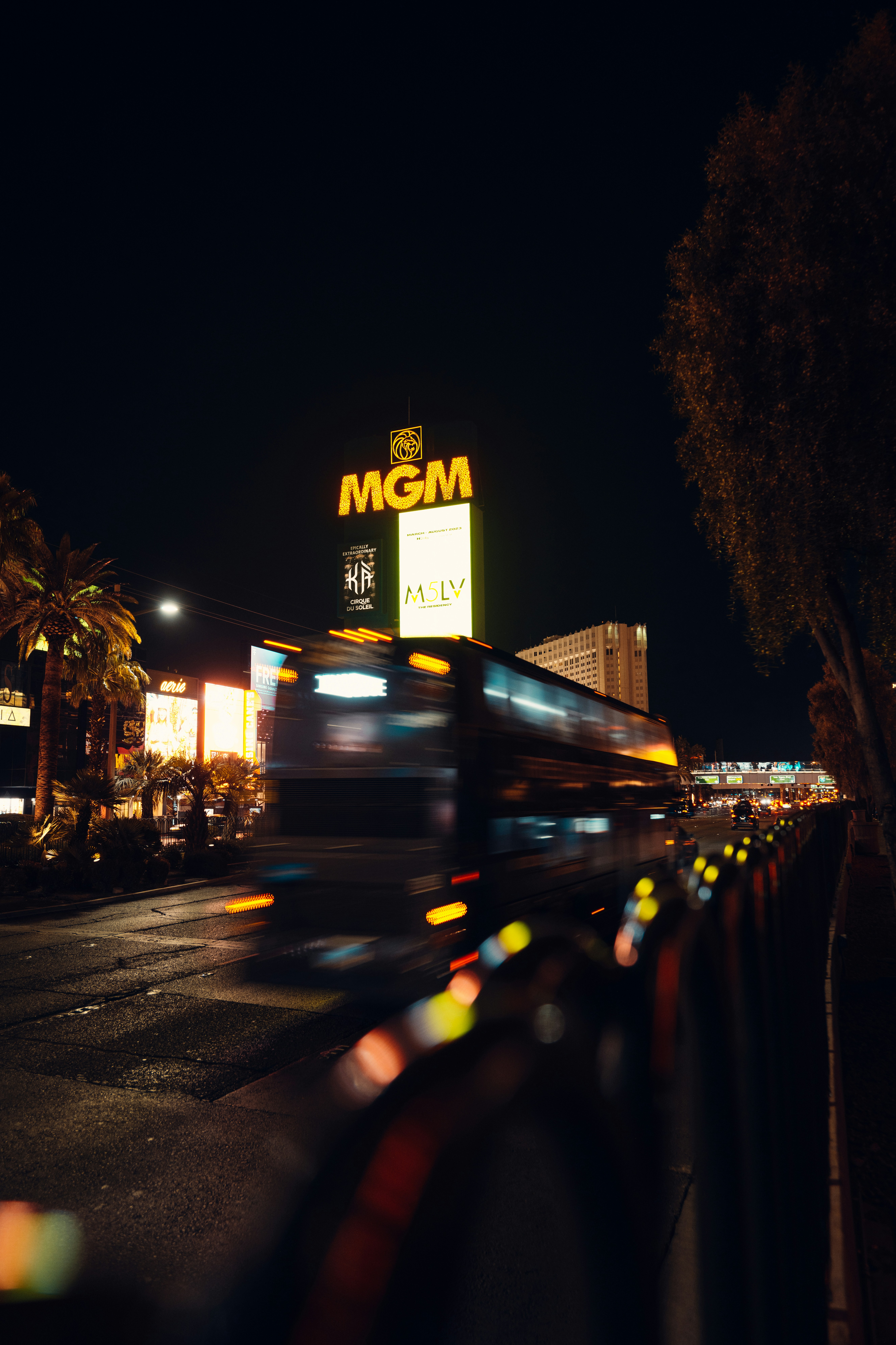 A blurry photo of a bus driving down the street photo – Free Street ...