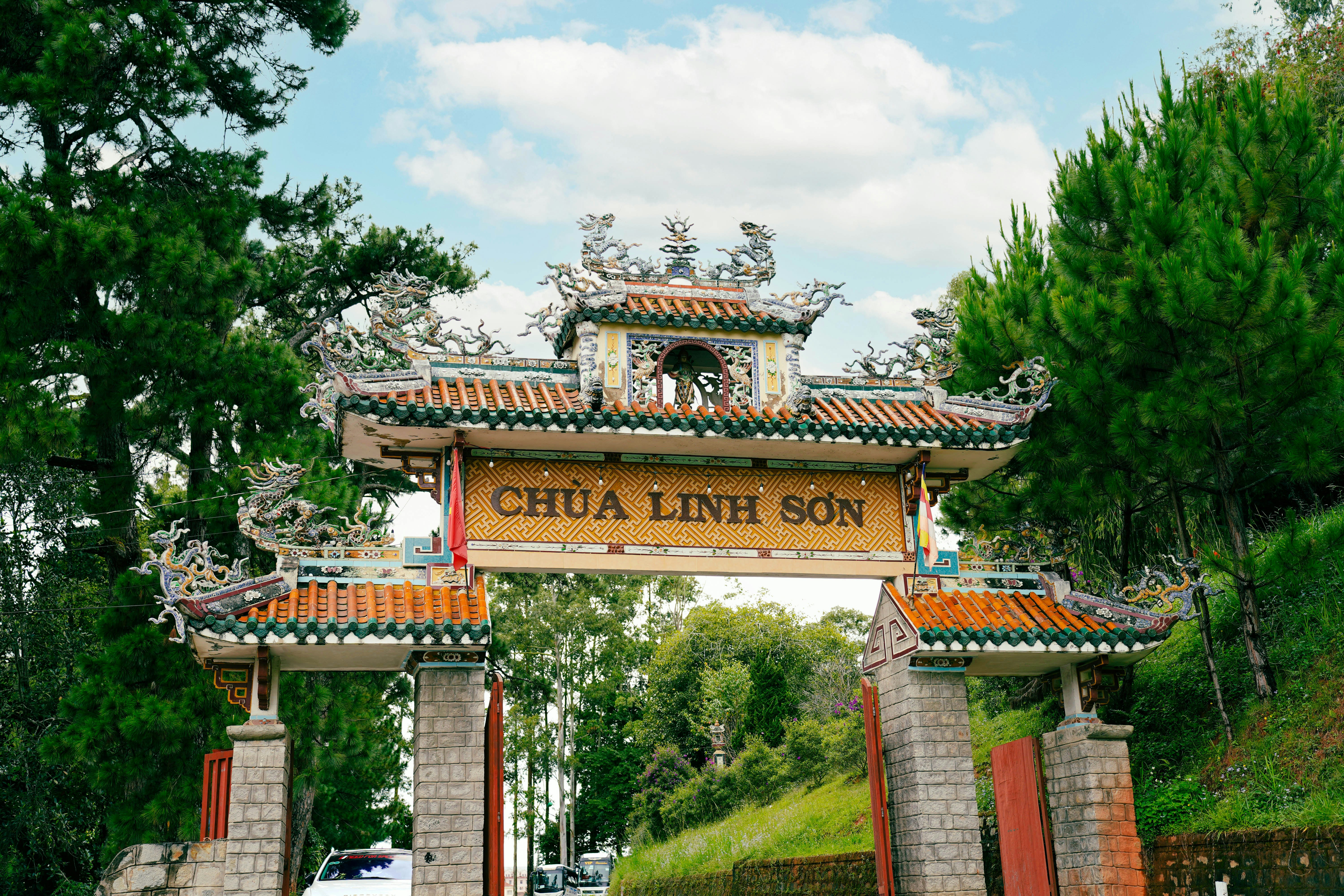 A gate with a sign that says chua linh son photo – Free Building Image ...