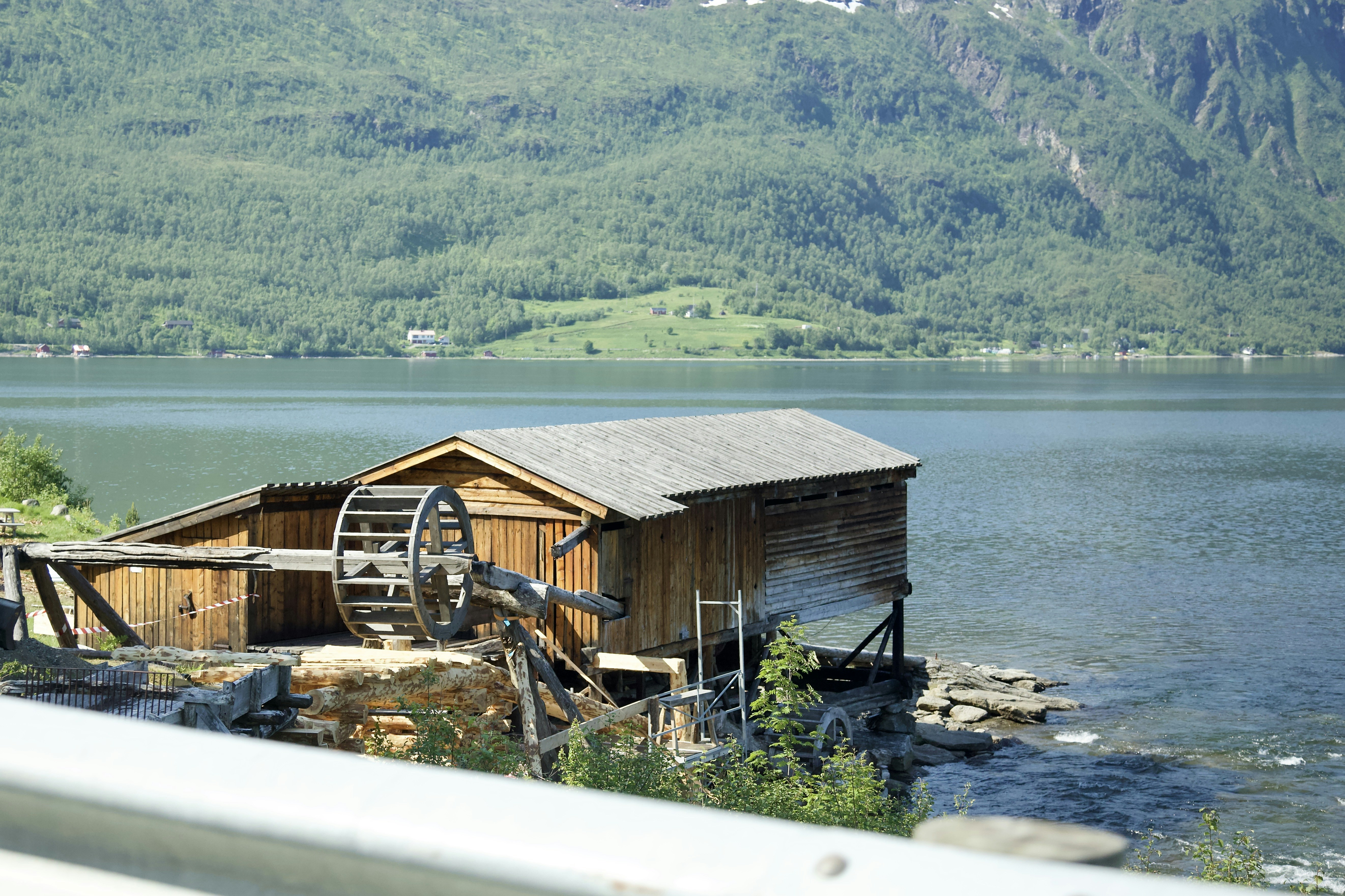 The Lakefront Wheelhouse: A Rustic Engine by Alpine Waters
