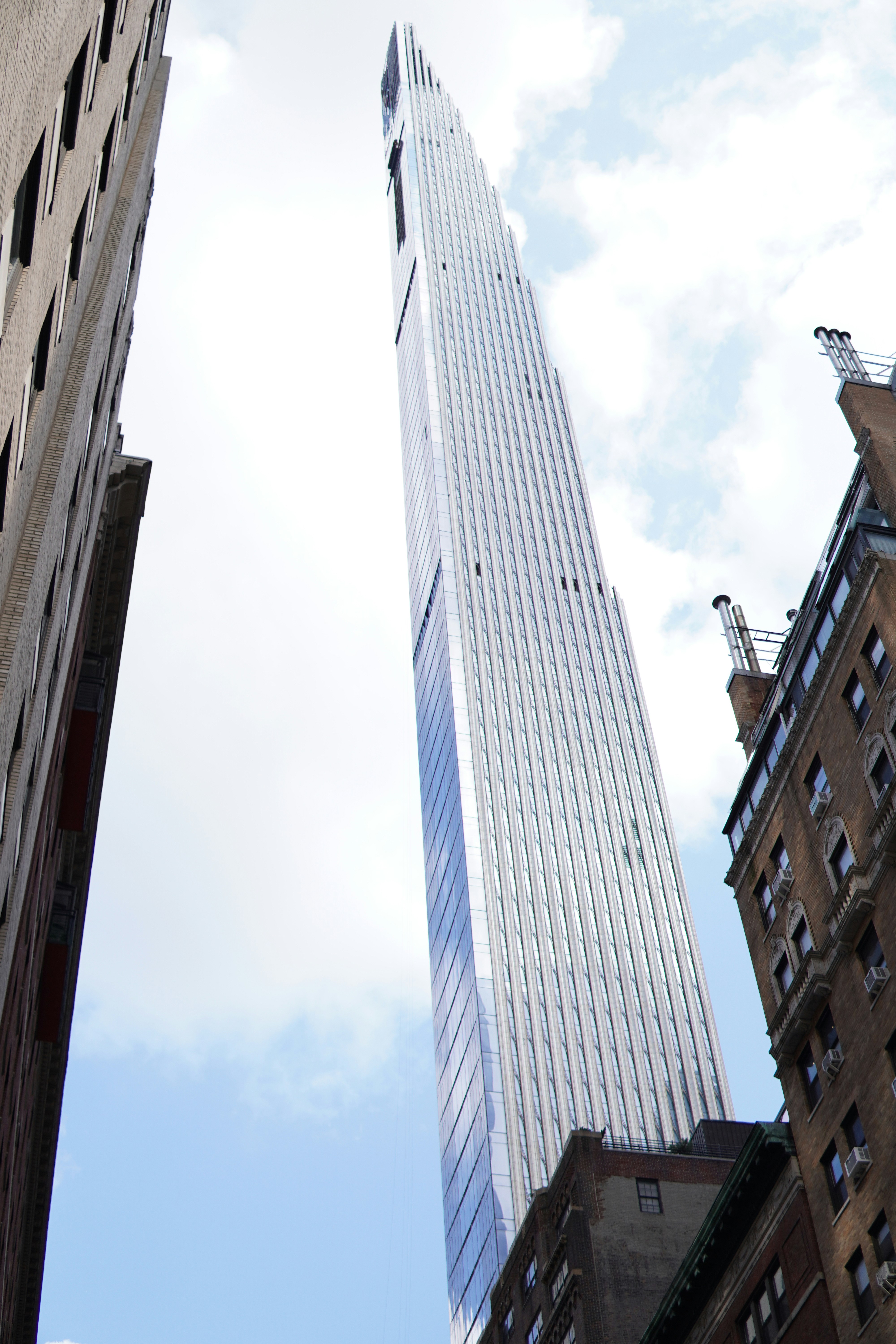 A very tall building towering over other tall buildings photo – Free Ny ...
