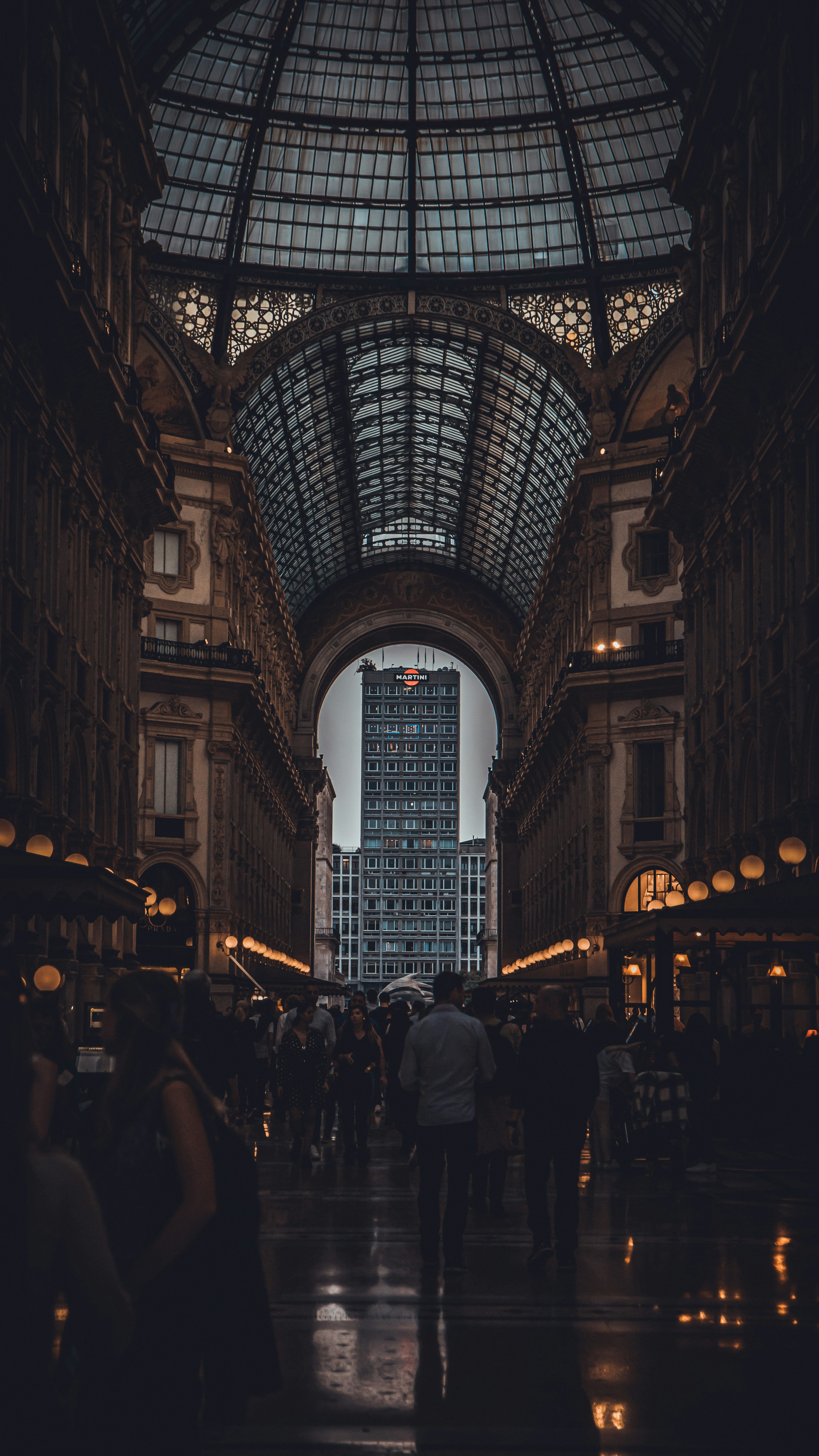 A group of people walking through a large building photo – Free Milano ...