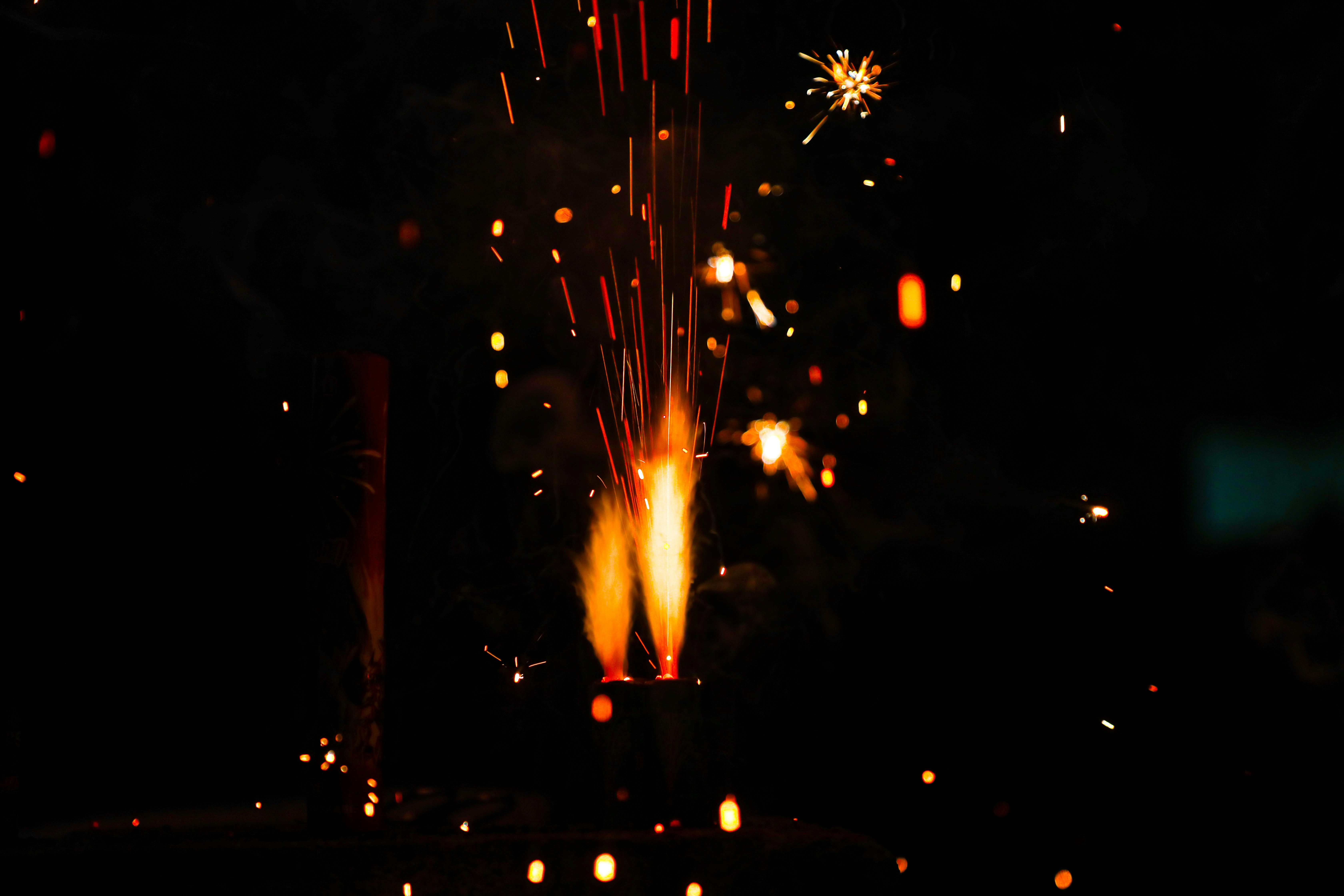 A bunch of fireworks that are lit up in the dark photo – Free Fireworks ...