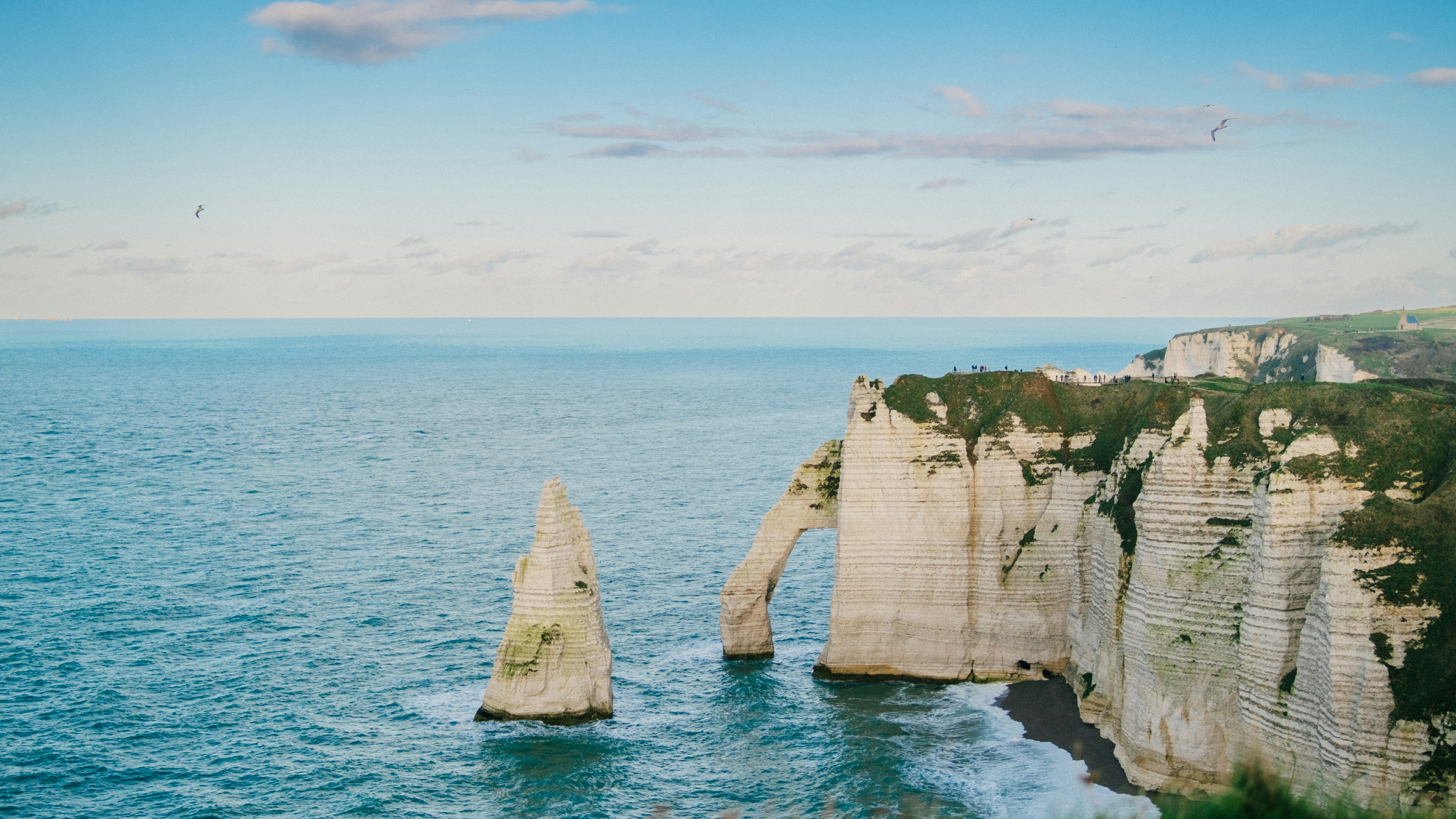 A view of the ocean from a cliff photo – Free Nature Image on Unsplash