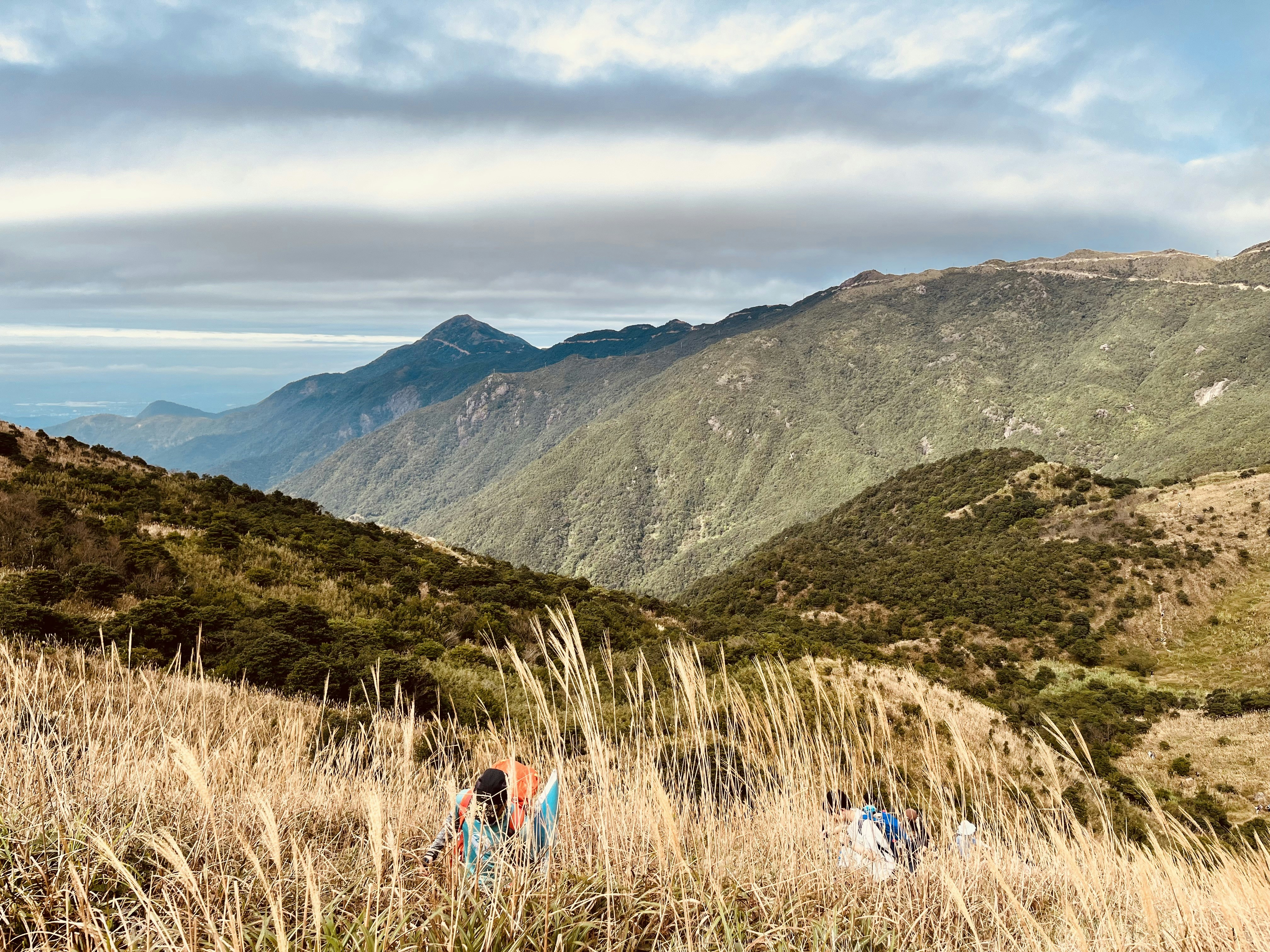 A group of people hiking up a hill photo – Free Adventure Image on Unsplash