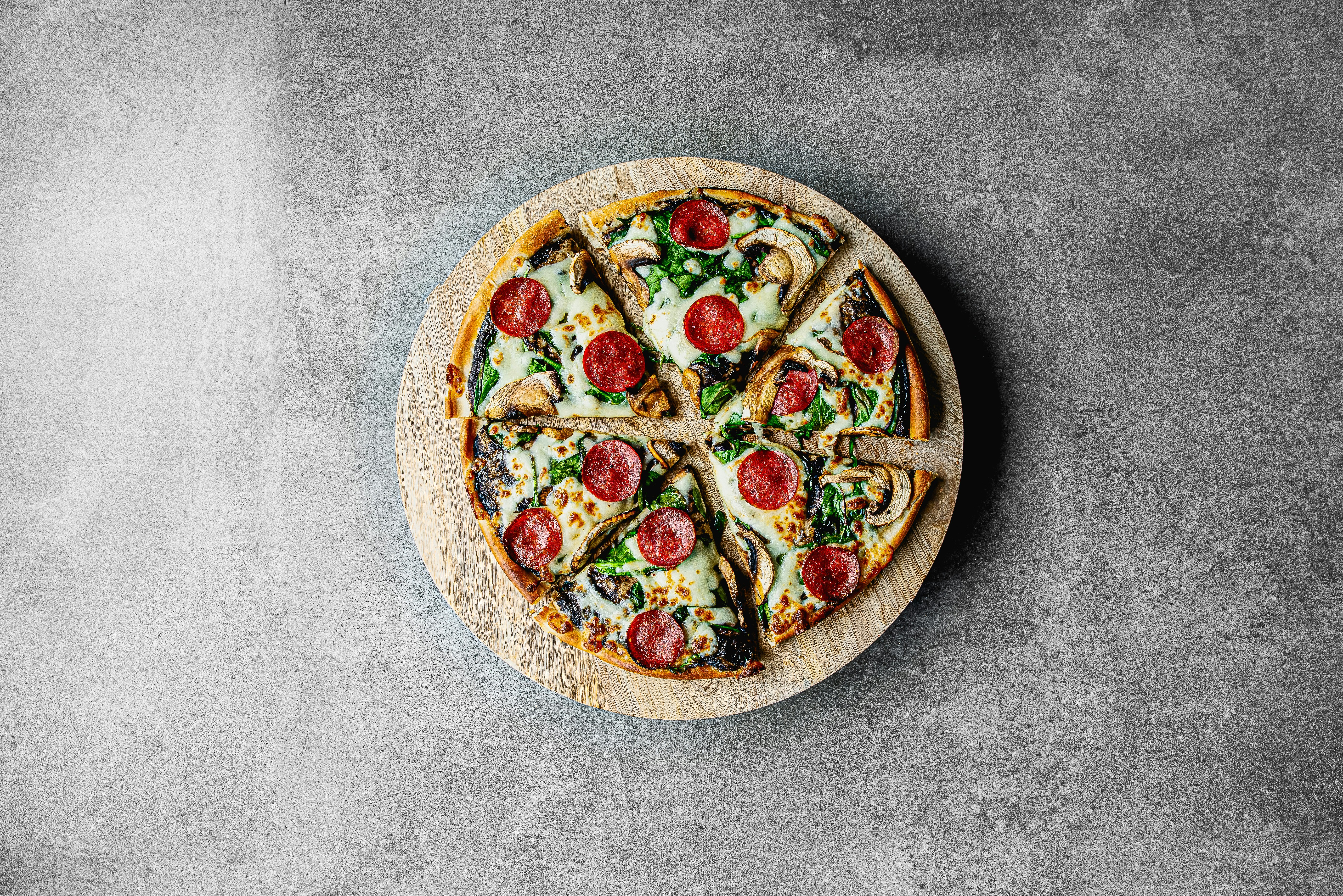 A pizza sitting on top of a wooden cutting board photo – Free Pizza ...
