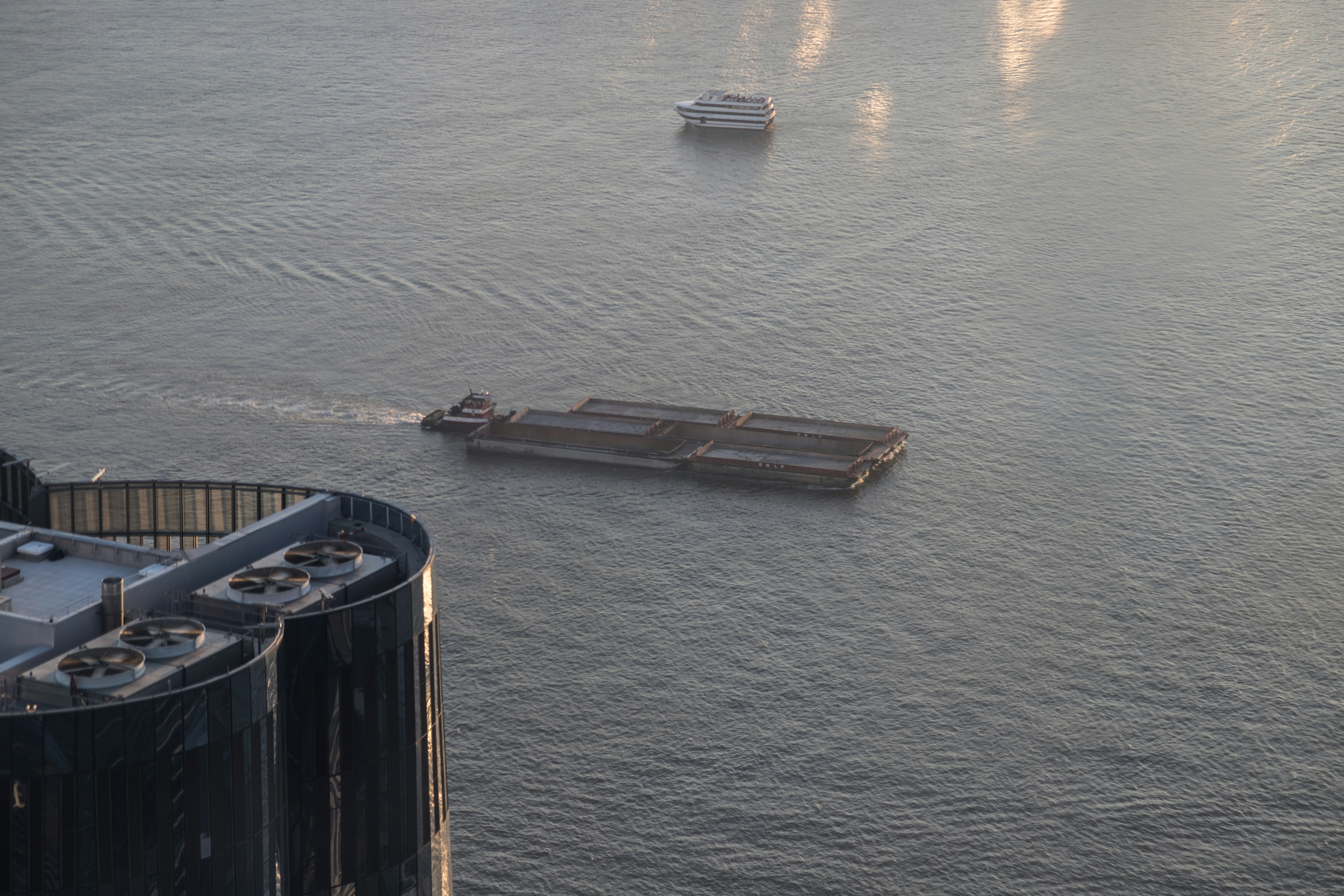A large boat floating on top of a large body of water photo – Free New ...