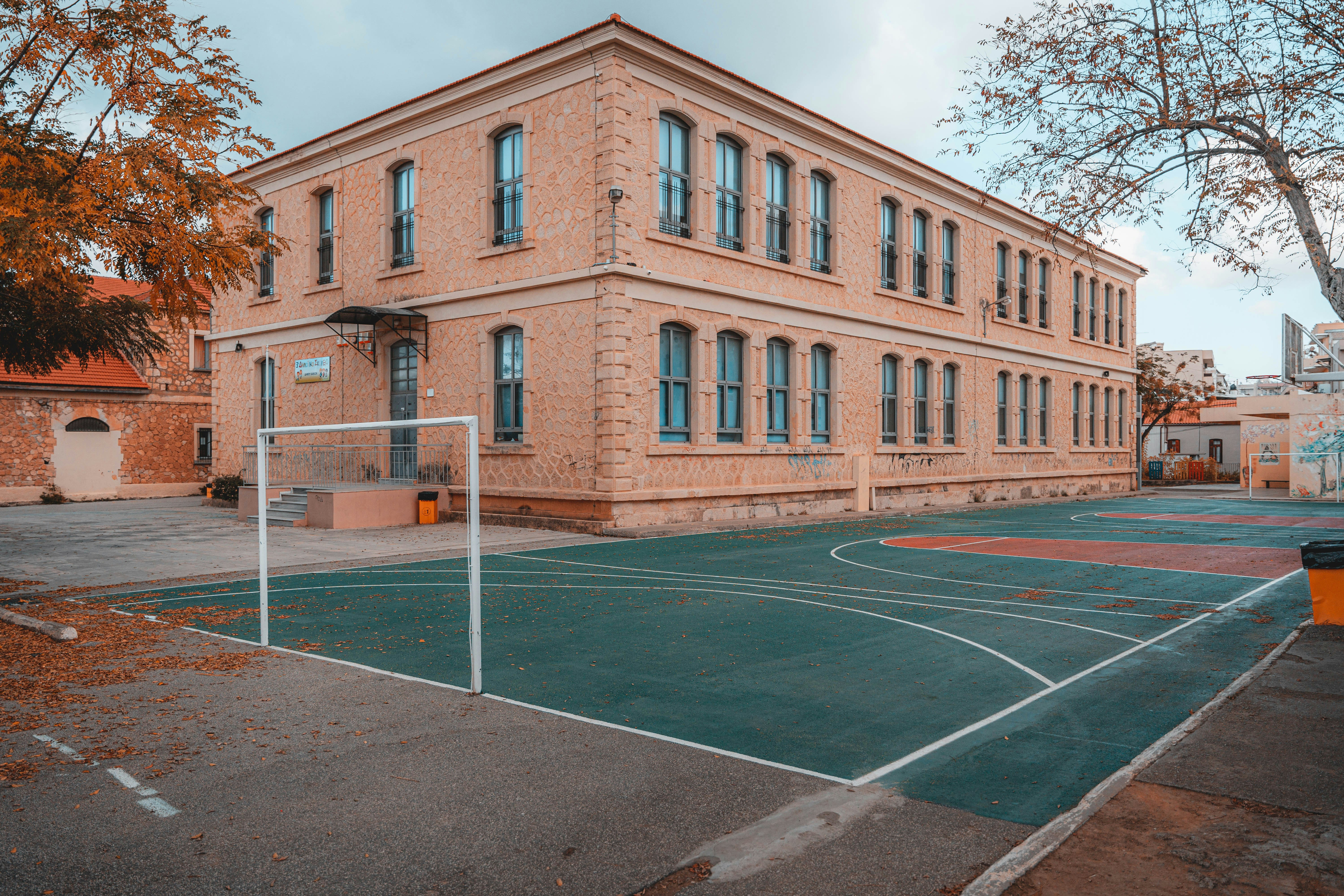 A basketball court in front of a brick building photo – Free Greece ...