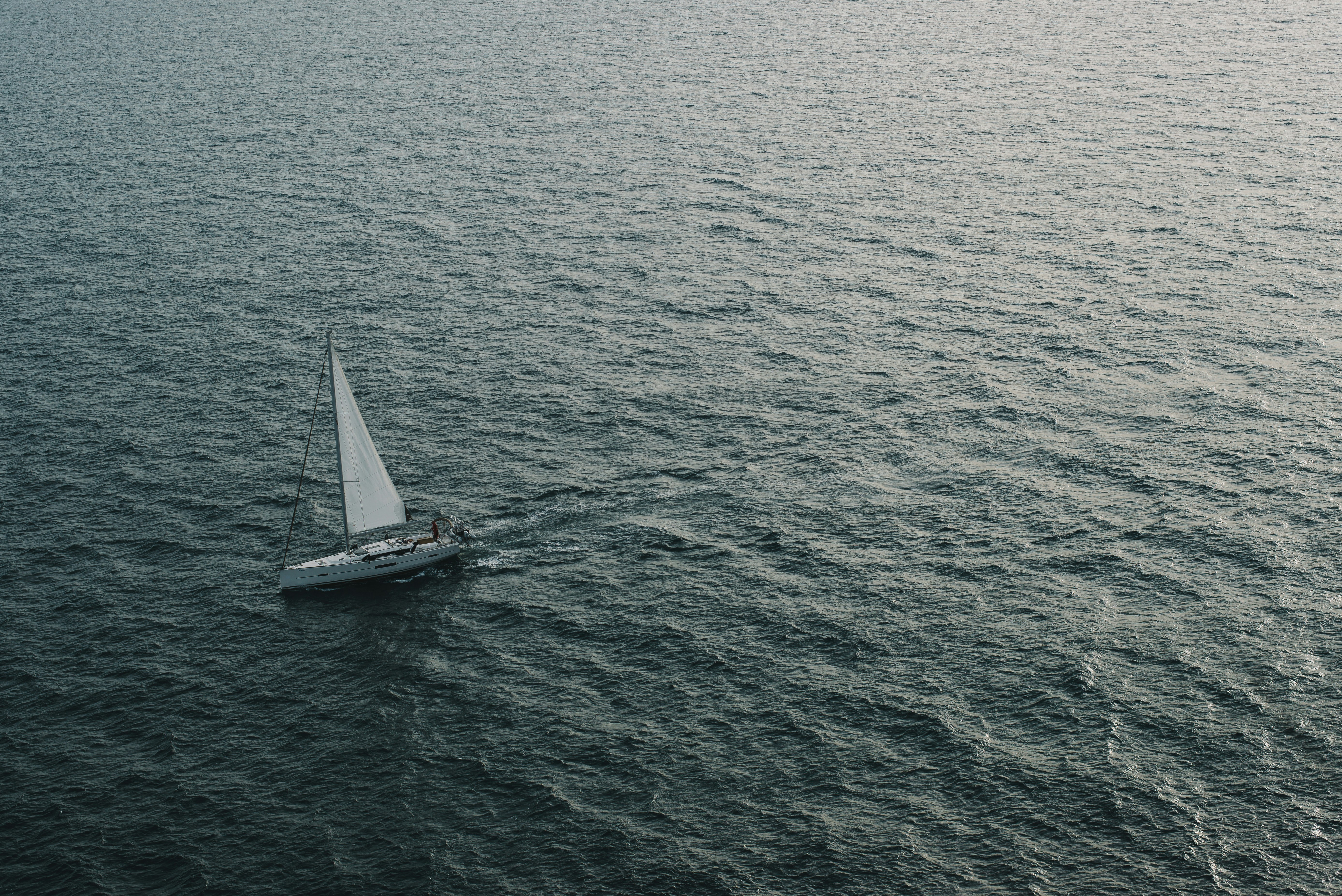 A sailboat sailing across a large body of water photo – Free Tossa de ...