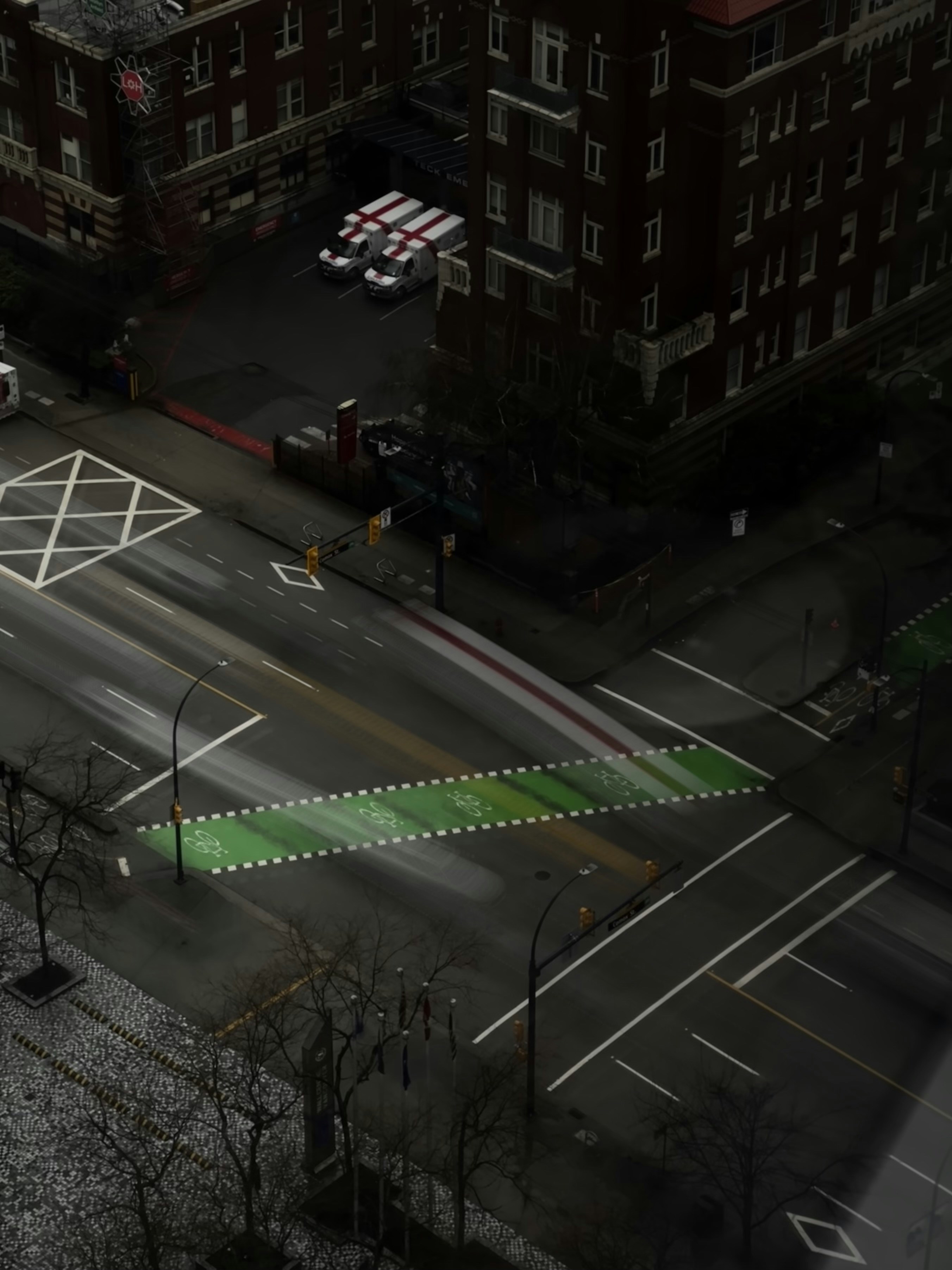 An overhead view of a city street with a crosswalk photo – Free ...