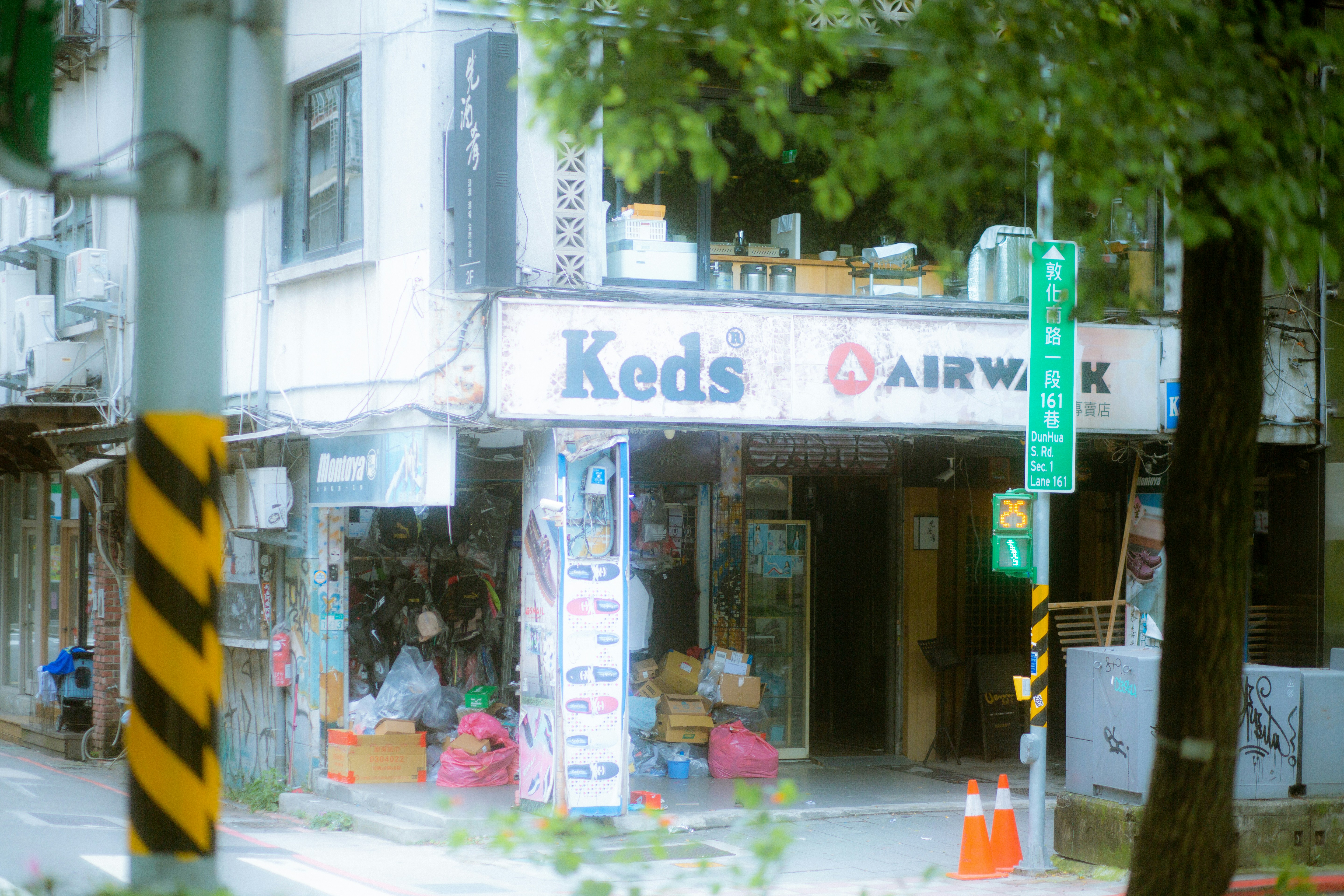 A street corner with a store called keds airway photo – Free Taiwan ...