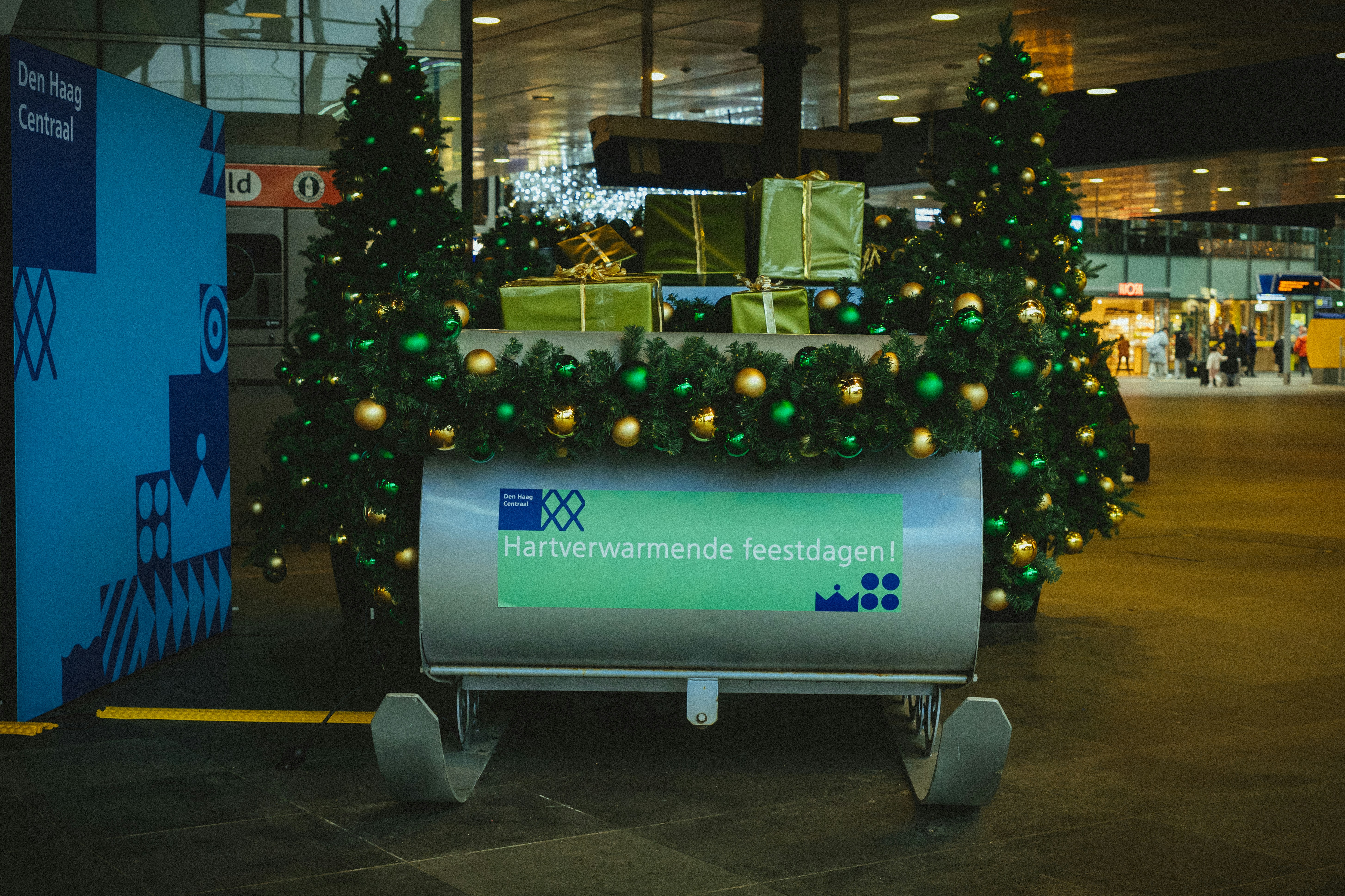 A christmas display in an airport terminal photo – Free Den haag Image ...