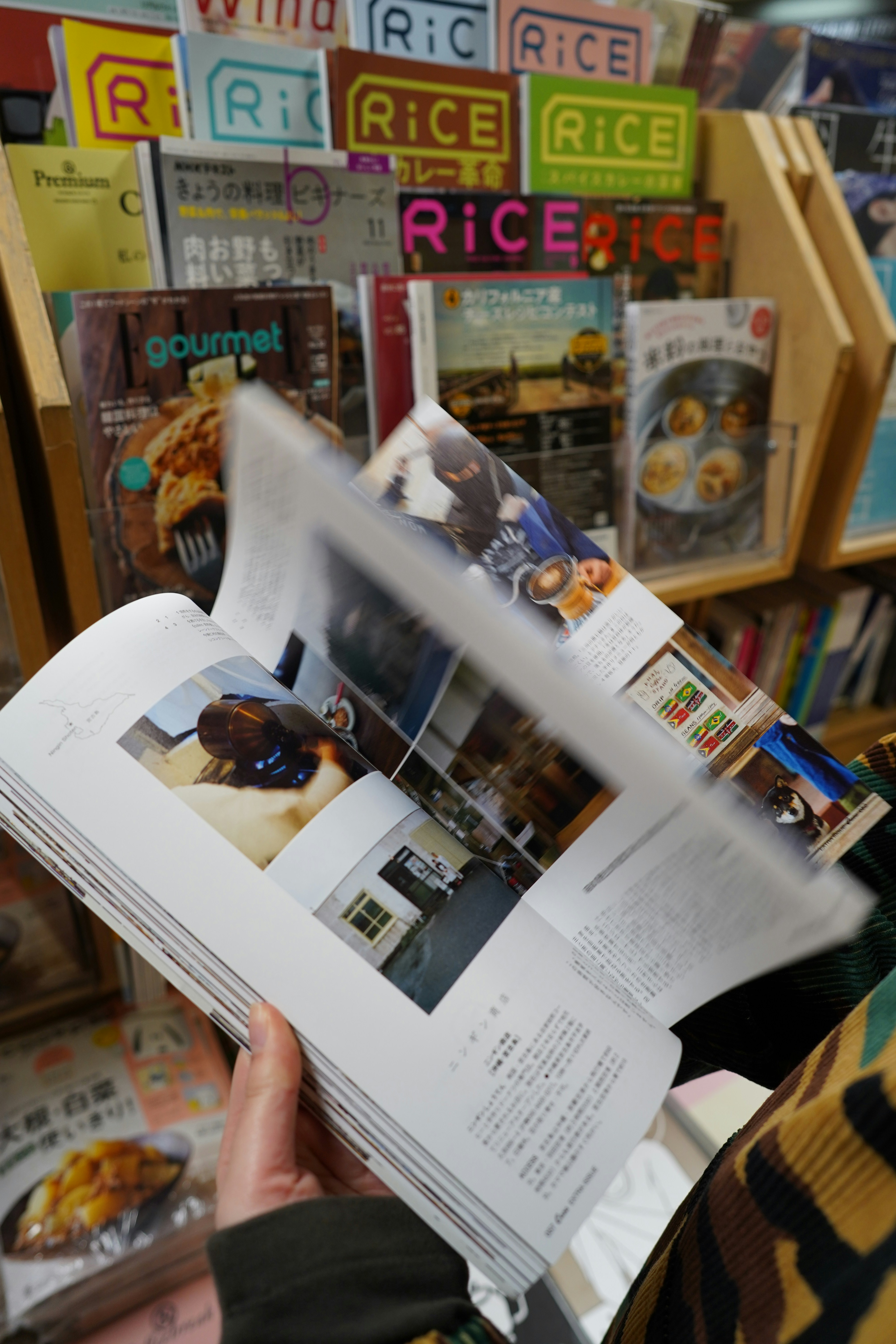 Turning Pages Amid a Kaleidoscope of Magazines
