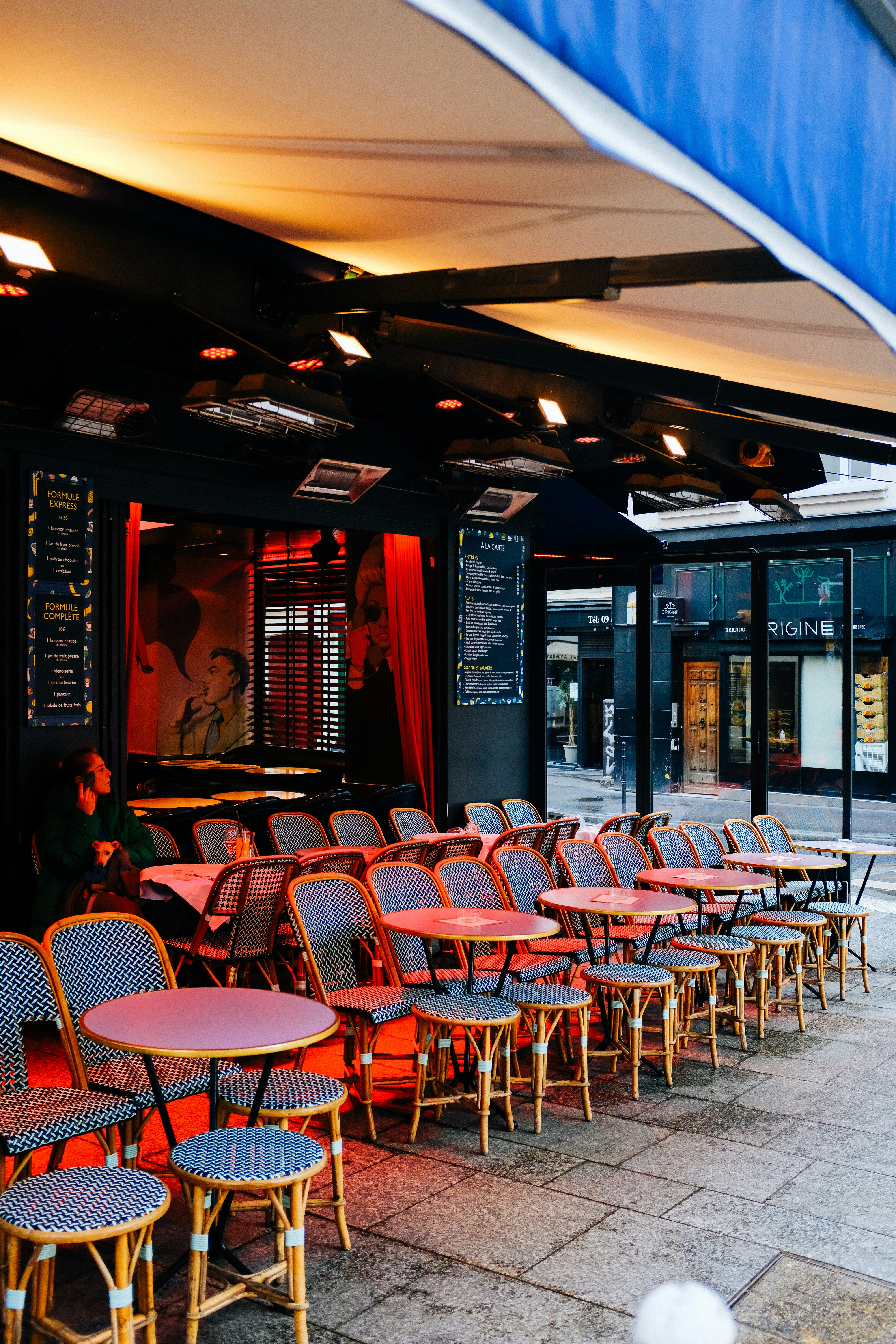 A row of tables and chairs outside of a restaurant photo – Free Woman ...