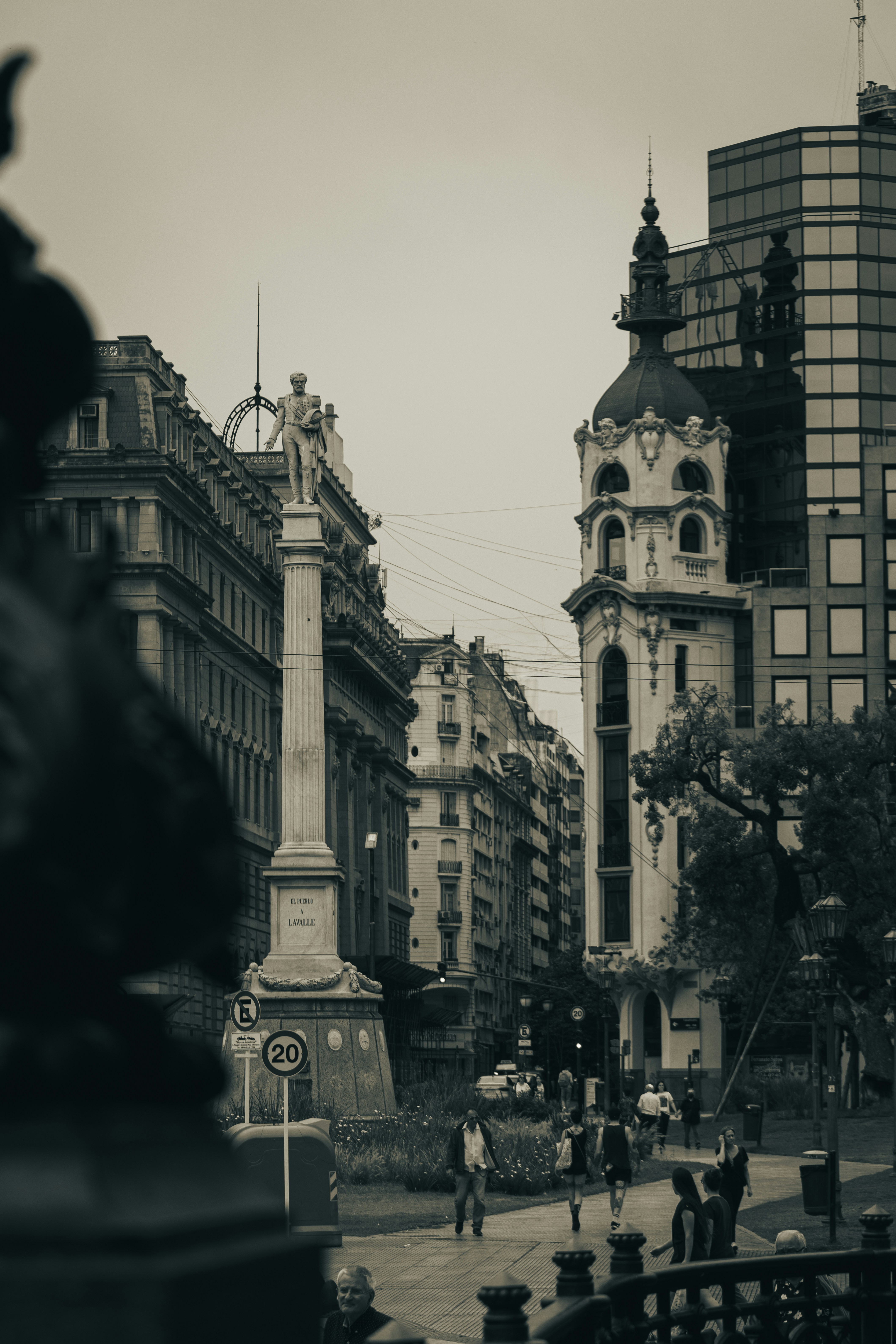 a black and white photo of a city street