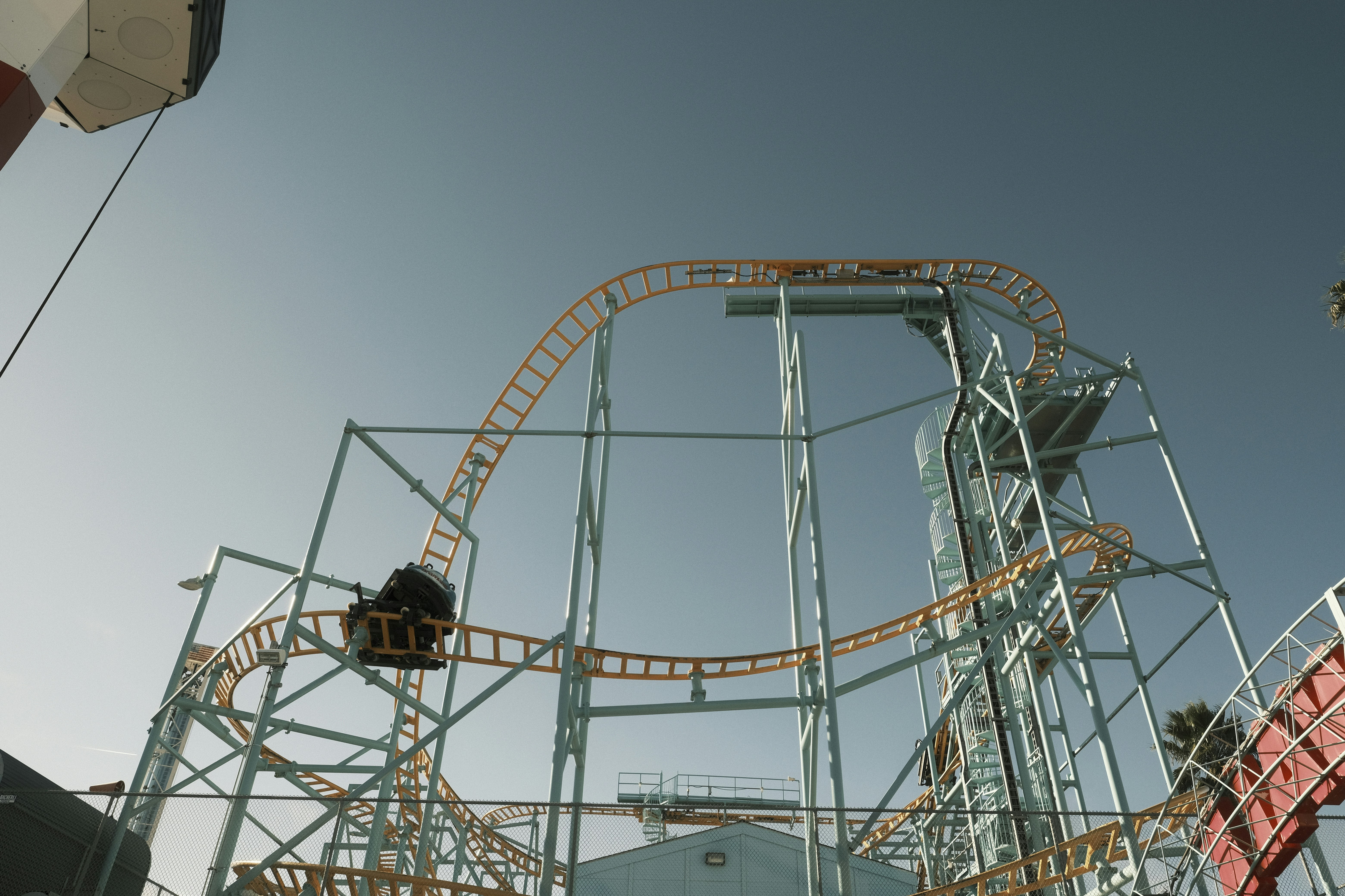 A roller coaster going down a hill on a sunny day photo – Free Bridge ...