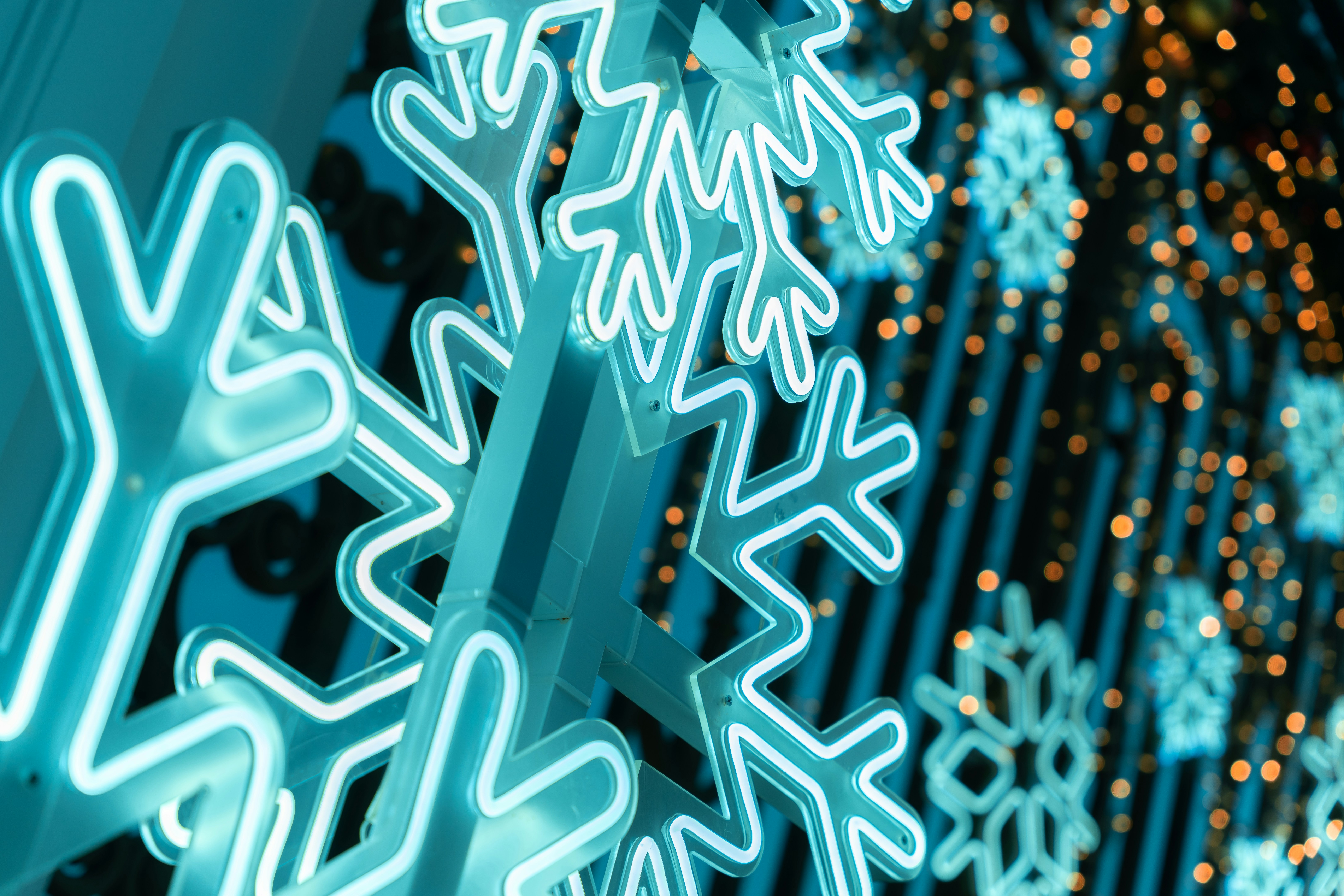 A close up of a snowflake with lights in the background photo – Free ...