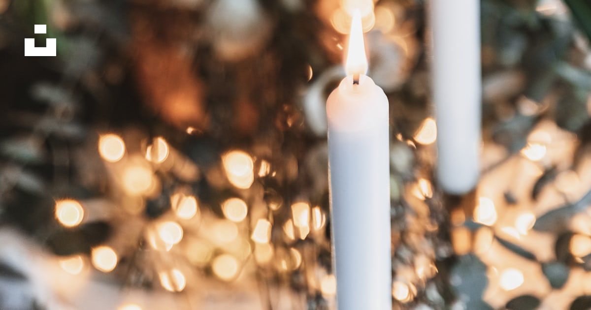 Foto Dos velas blancas sentadas encima de una mesa – Imagen Vela gratis ... Foto Dos velas blancas sentadas encima de una mesa – Imagen Vela gratis ...
