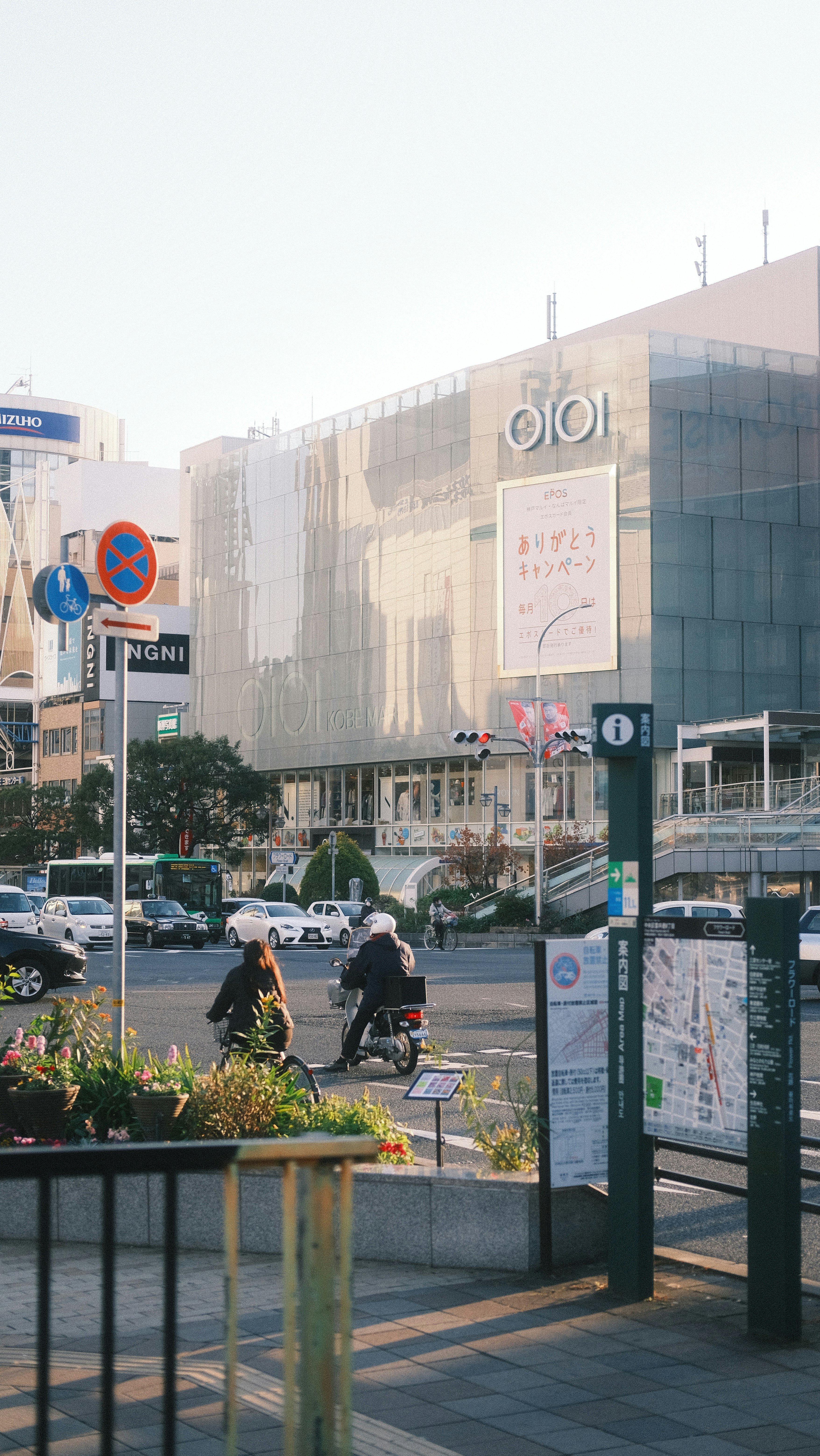 Shimmering OIOI Facade and Street Life in Morning Light