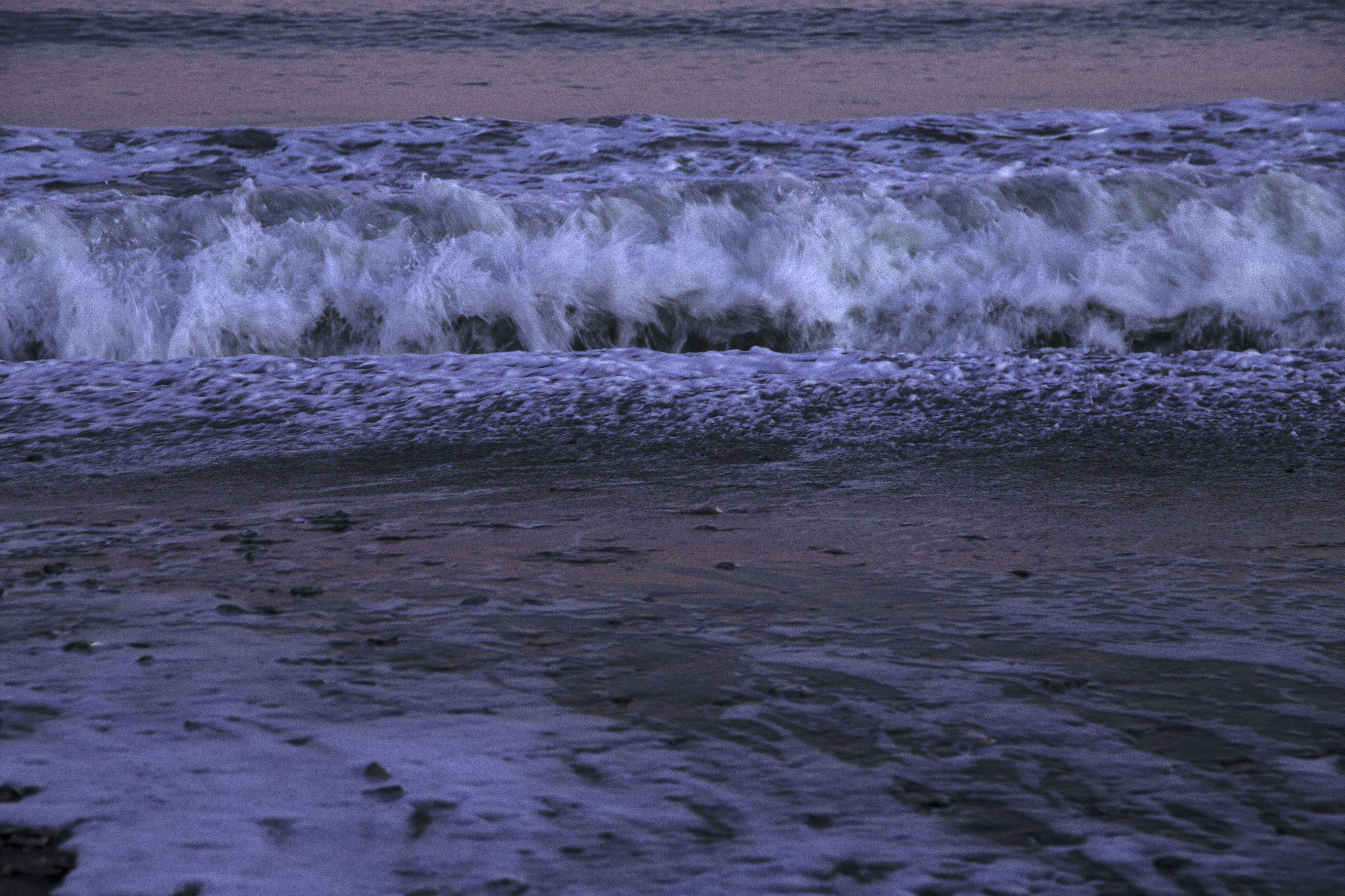 Velvet Tide: Quiet Breakers Under Dusk-Blue Light