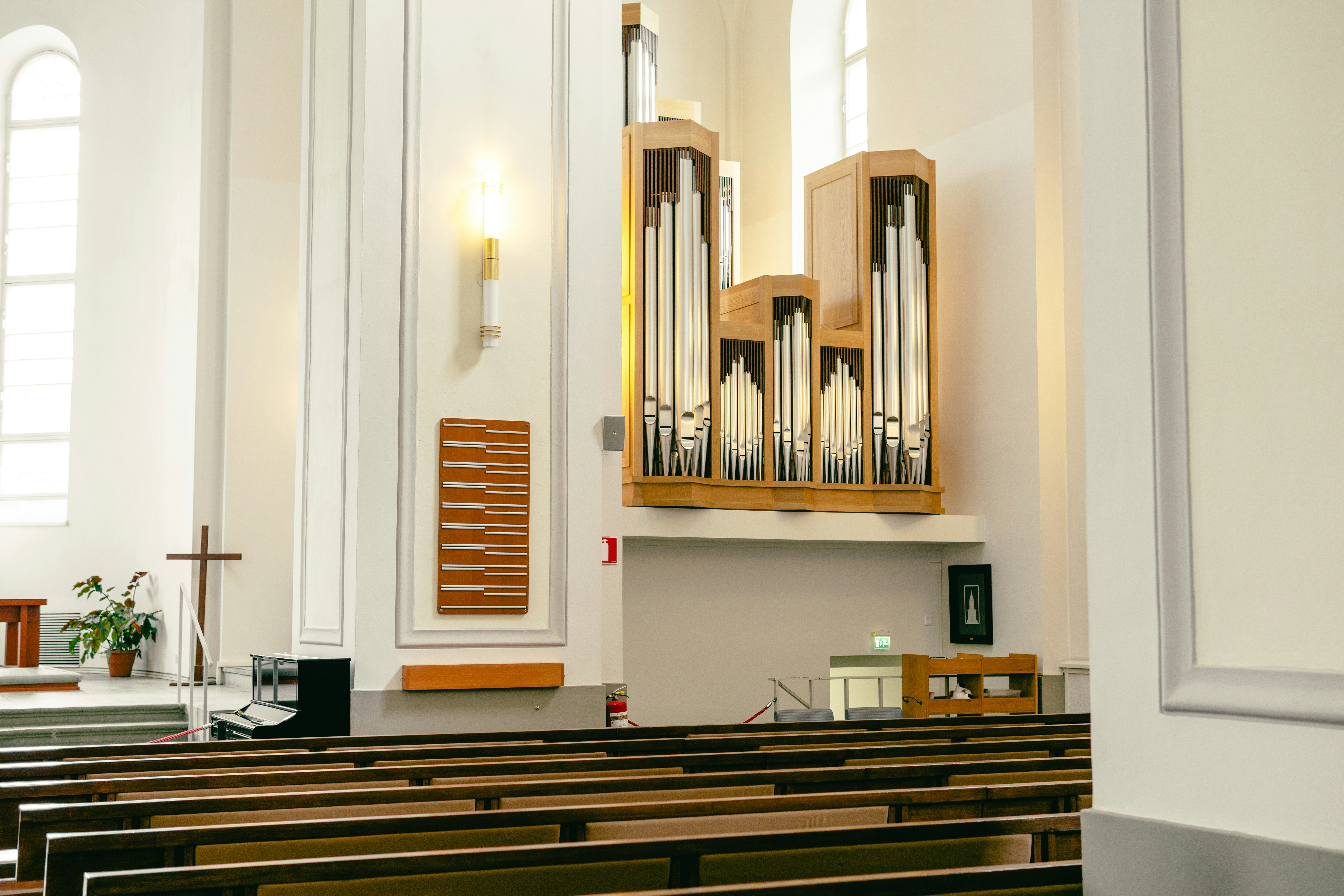 A church filled with pews and a pipe organ photo – Free Church Image on ...