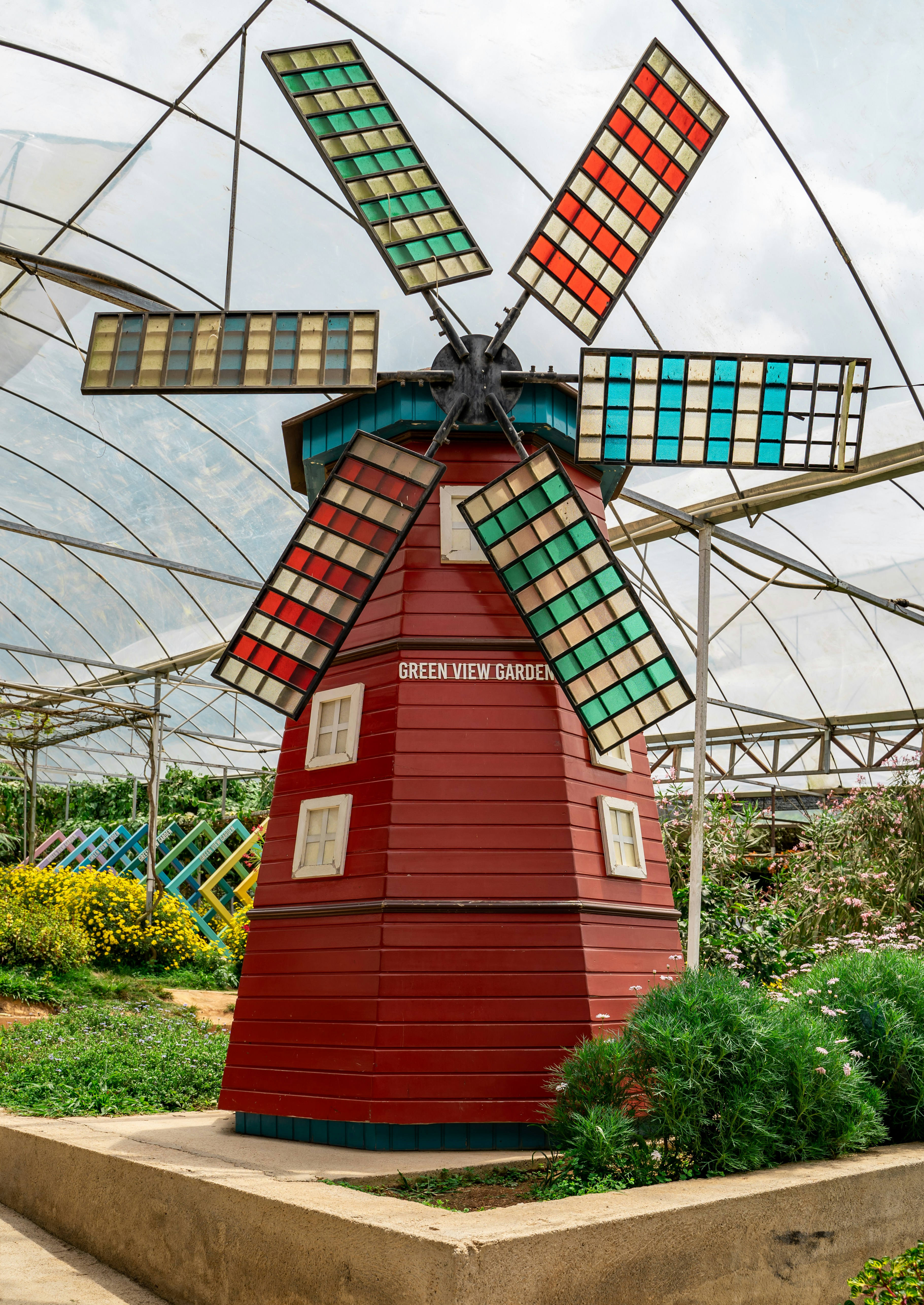 A windmill made out of rubik rubik rubik rubik rubik rub photo – Free ...