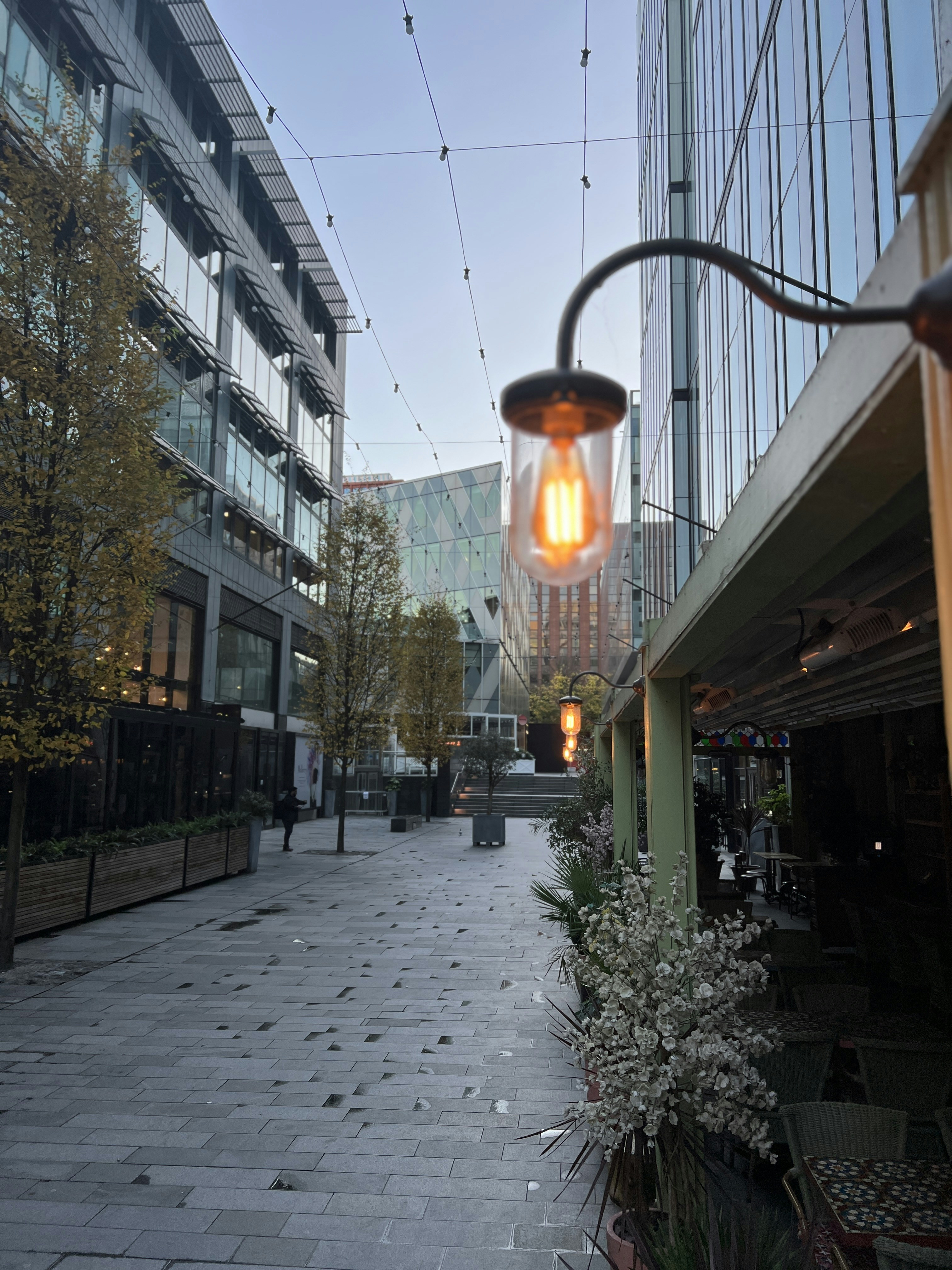 A street light hanging from the side of a building photo – Free ...