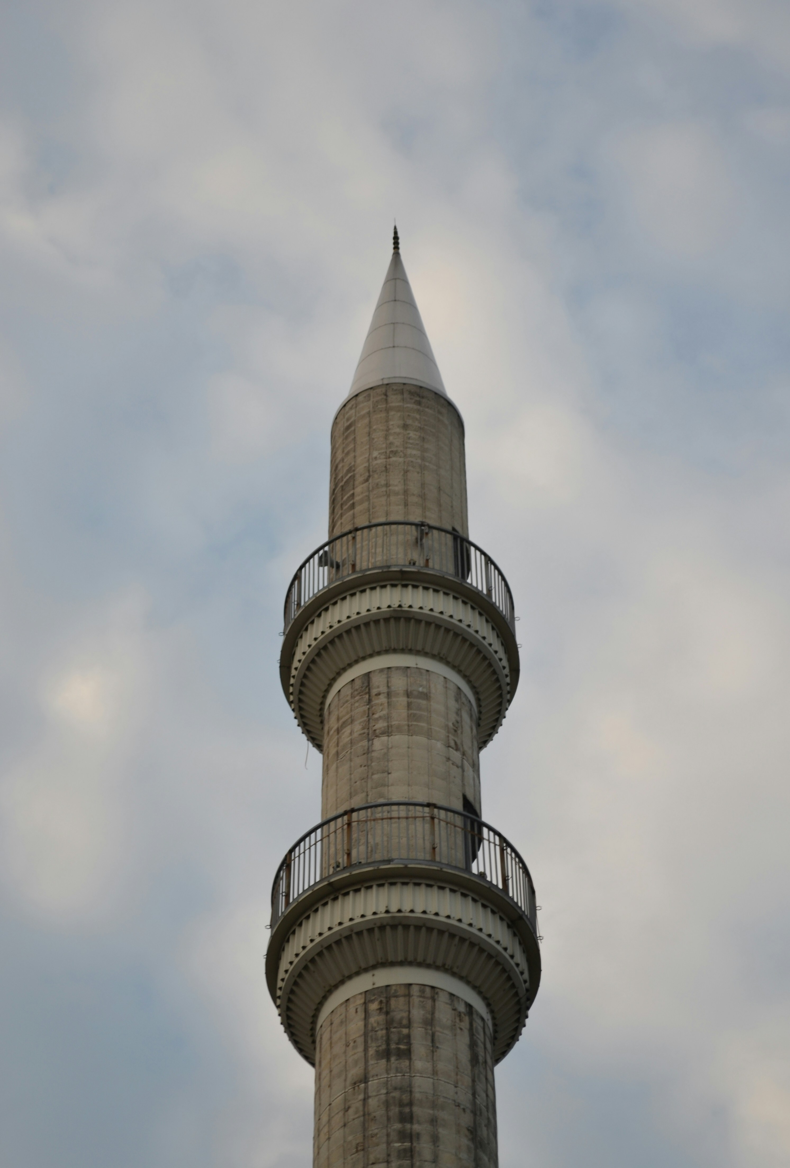 Rising Concrete Needle: A Minaret’s Dual Balconies Reaching the Sky