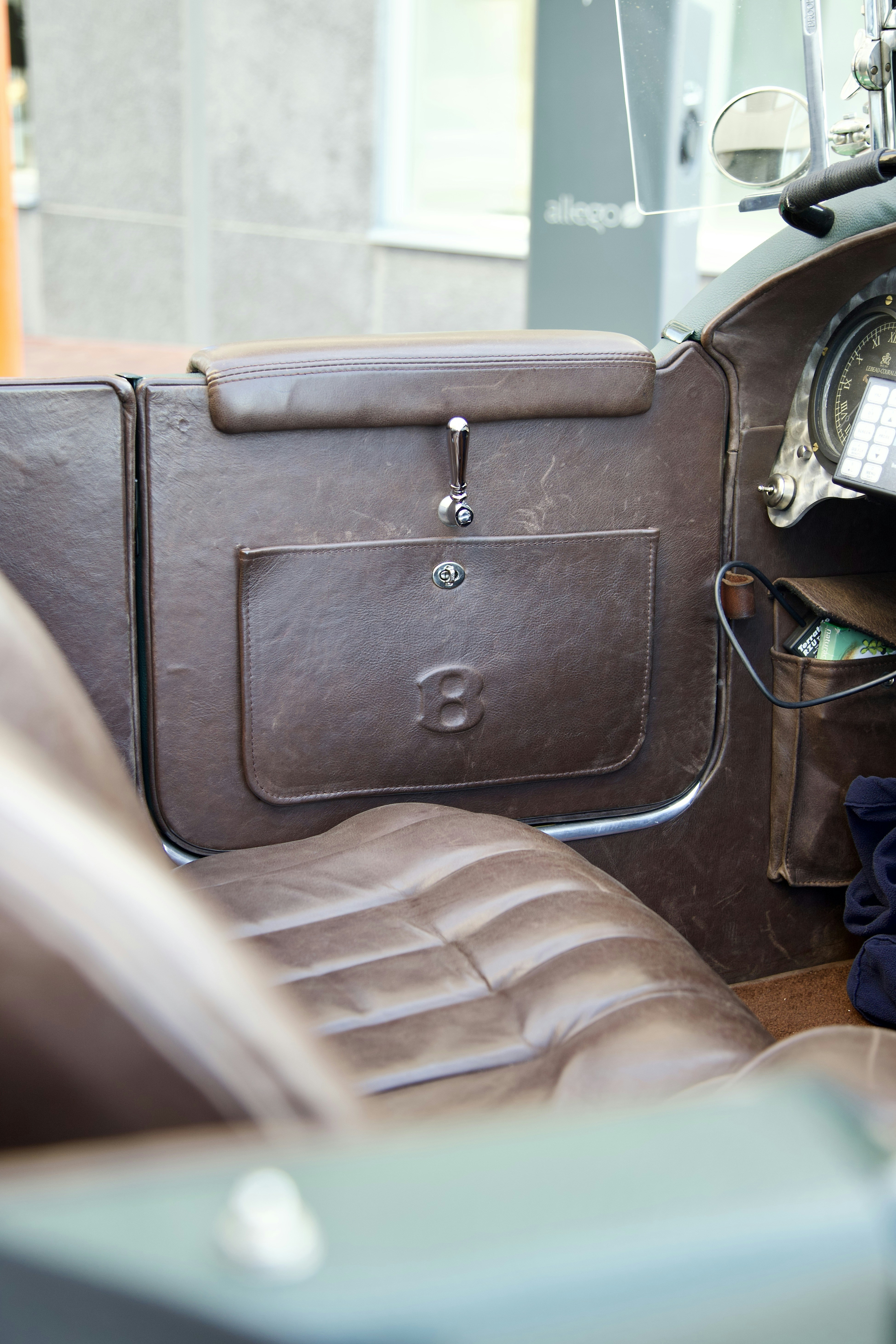 Vintage Bentley Cabin: Leather, Door Pocket, and Classic Dashboard Details
