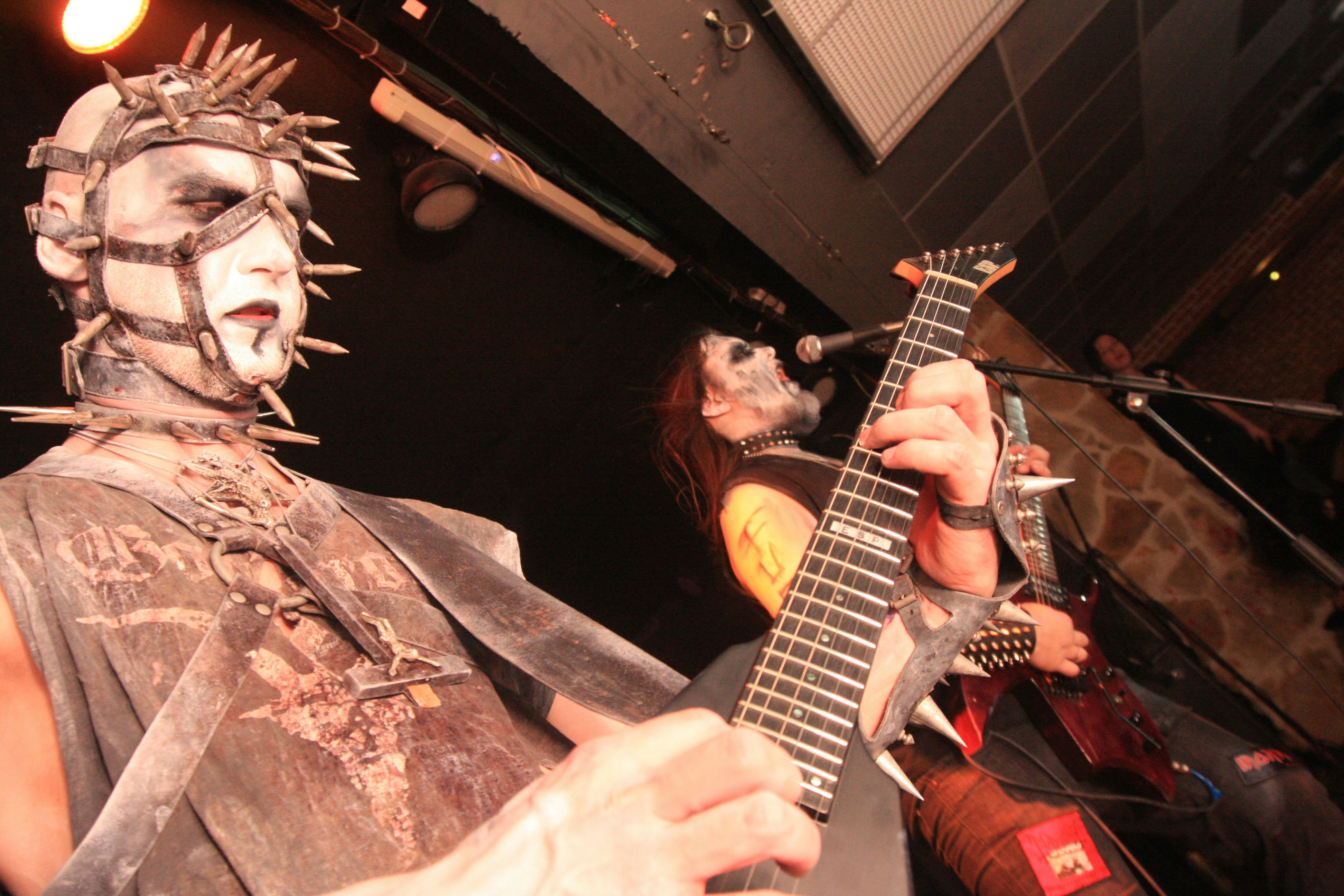 30,000+ Black Metal Pictures | Download Free Images on Unsplash