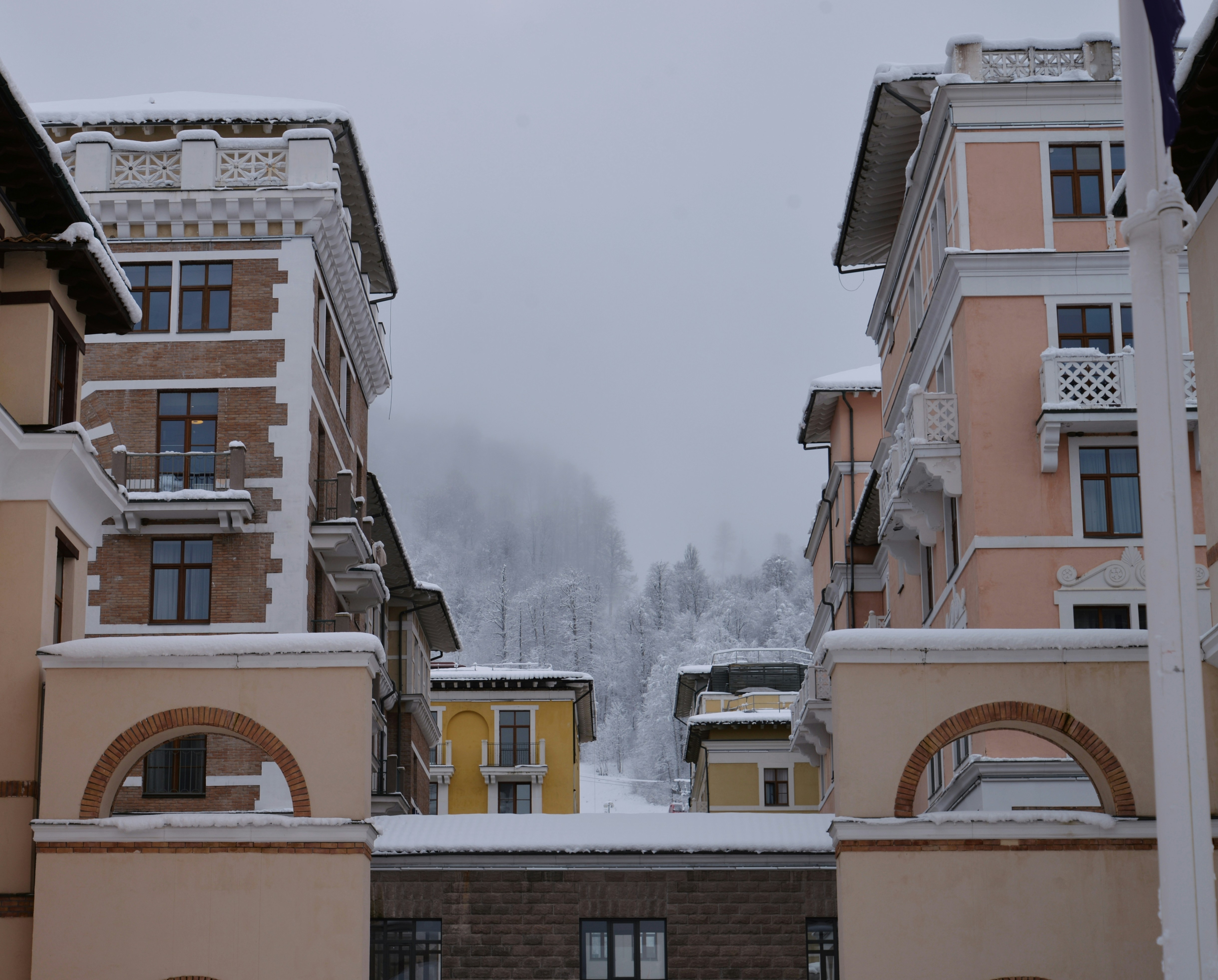 A couple of buildings that are covered in snow photo – Free City Image ...