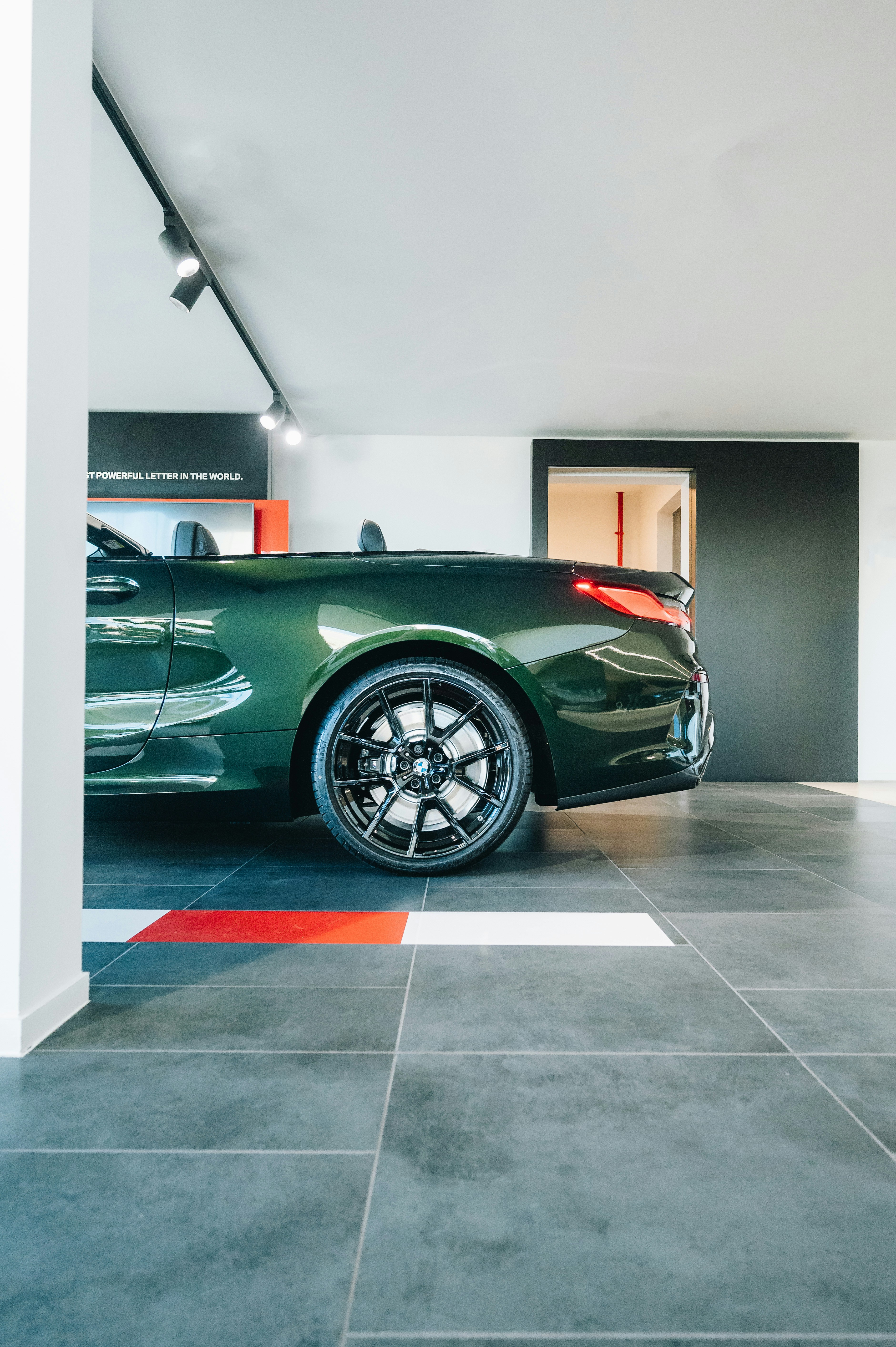 Emerald Stance: Green Sport Coupé Revealed in a Minimal Showroom