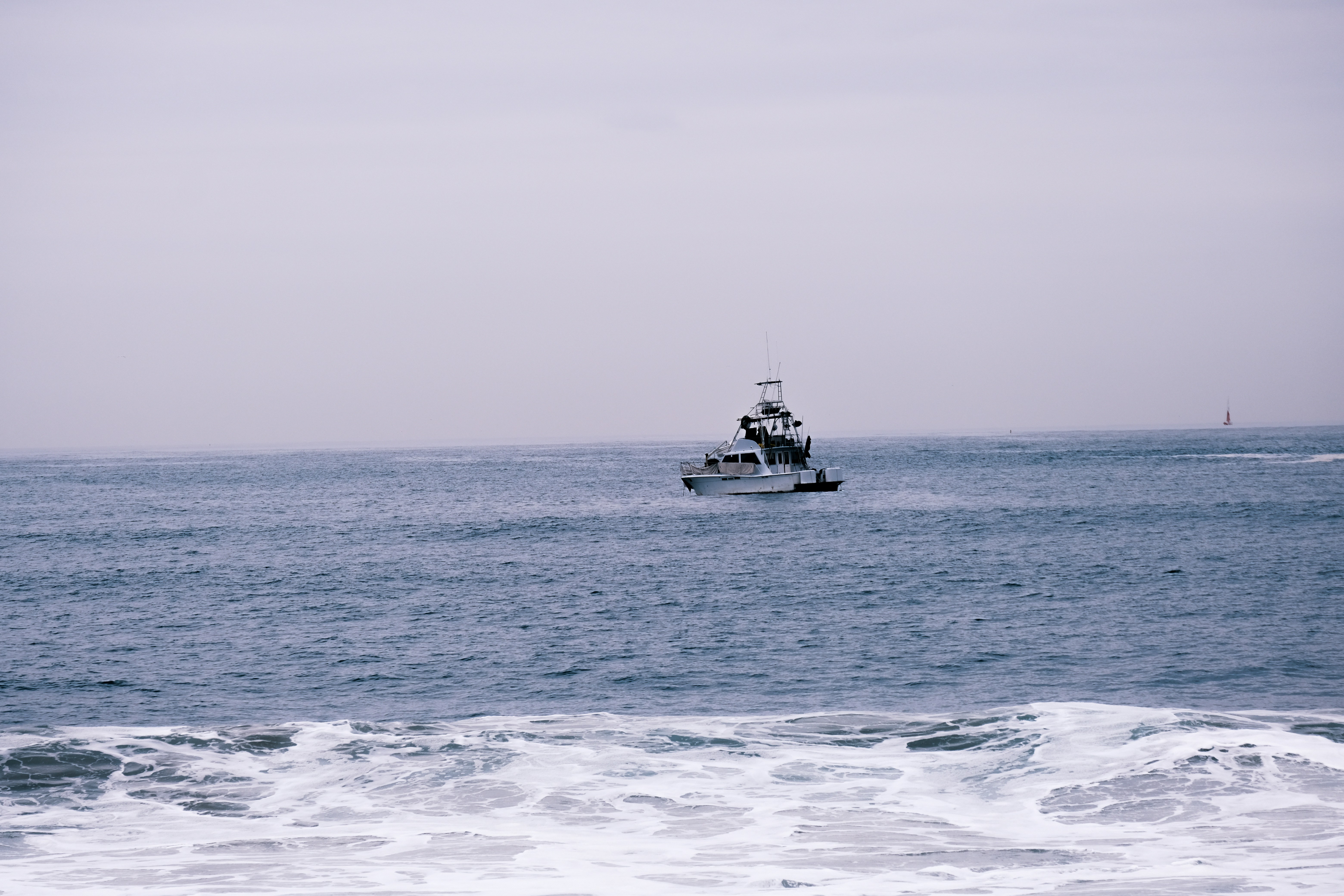 Lone Motorboat Crossing a Quiet Blue Expanse