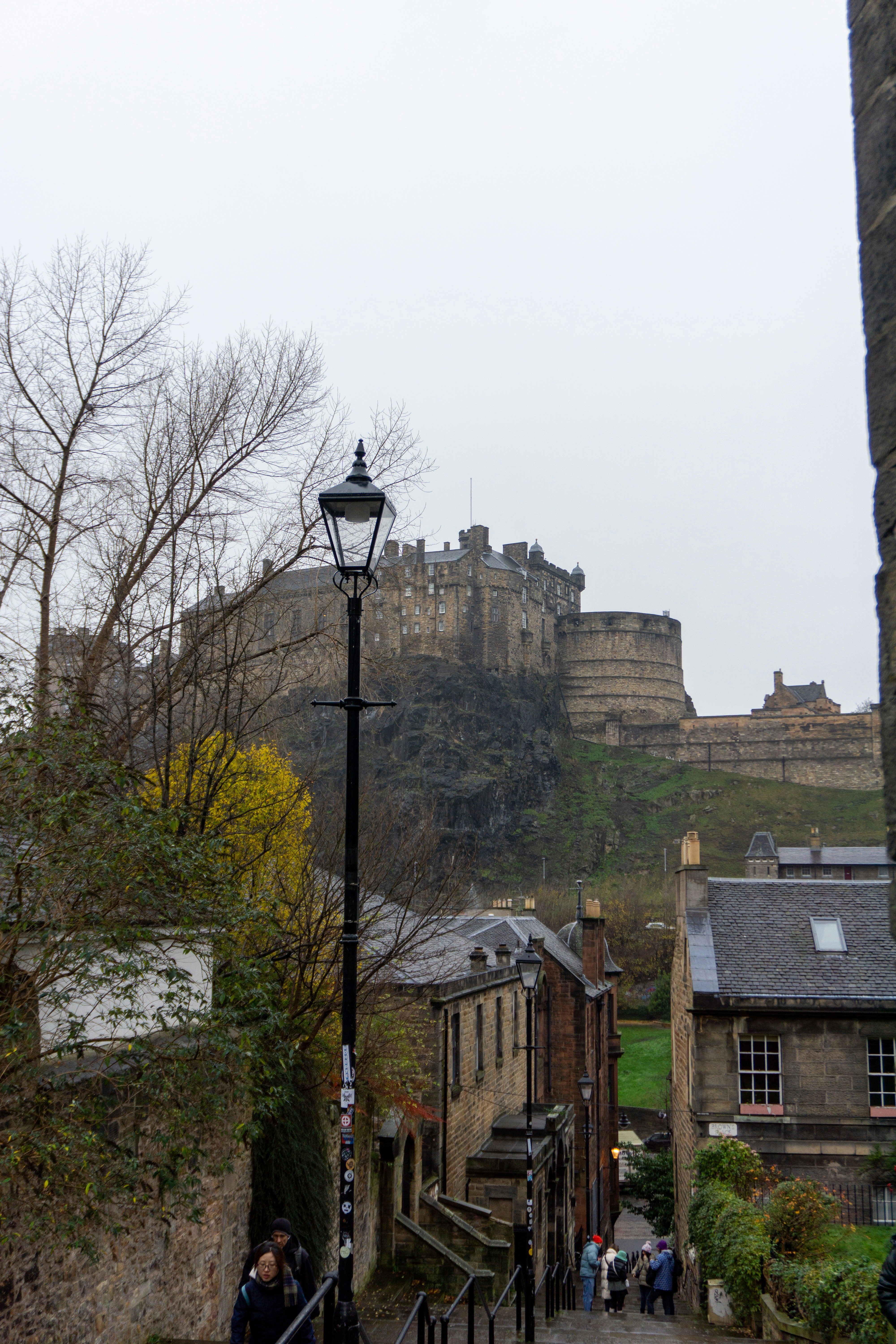 A street scene with a castle in the background photo – Free Edinburgh ...