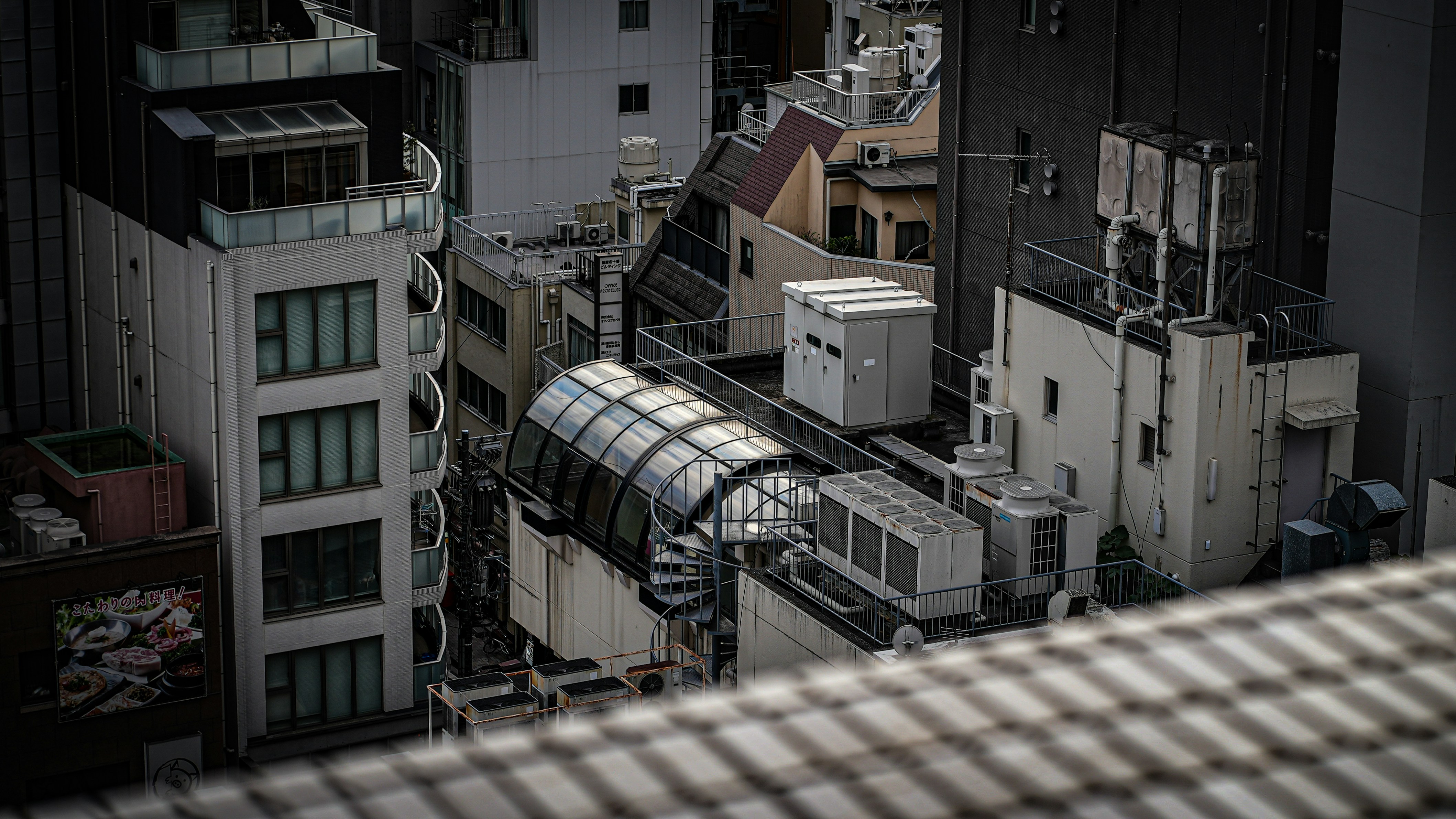 A train on a train track on top of a building photo – Free Image on ...
