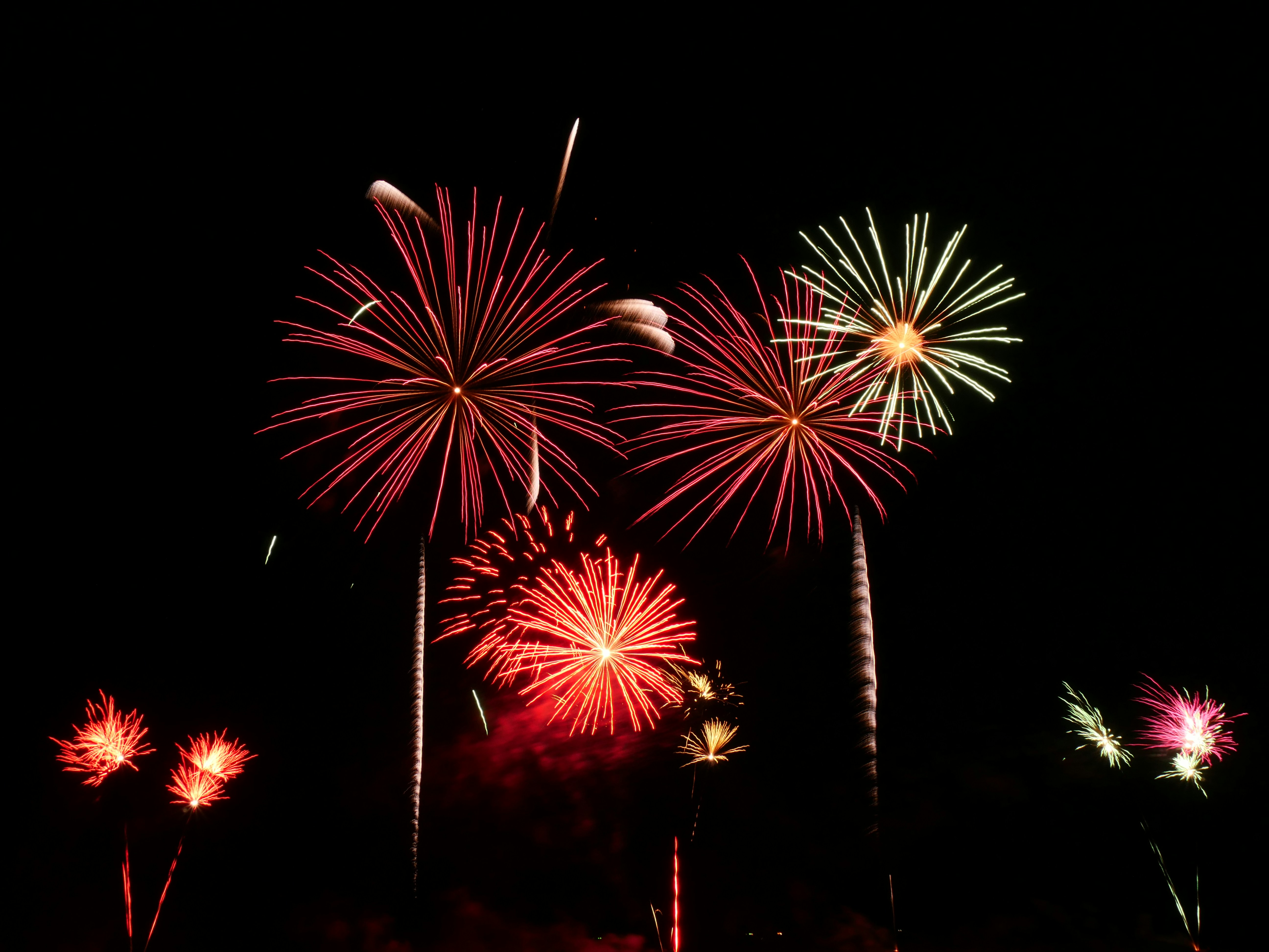 A bunch of fireworks are lit up in the night sky photo – Free Image on ...