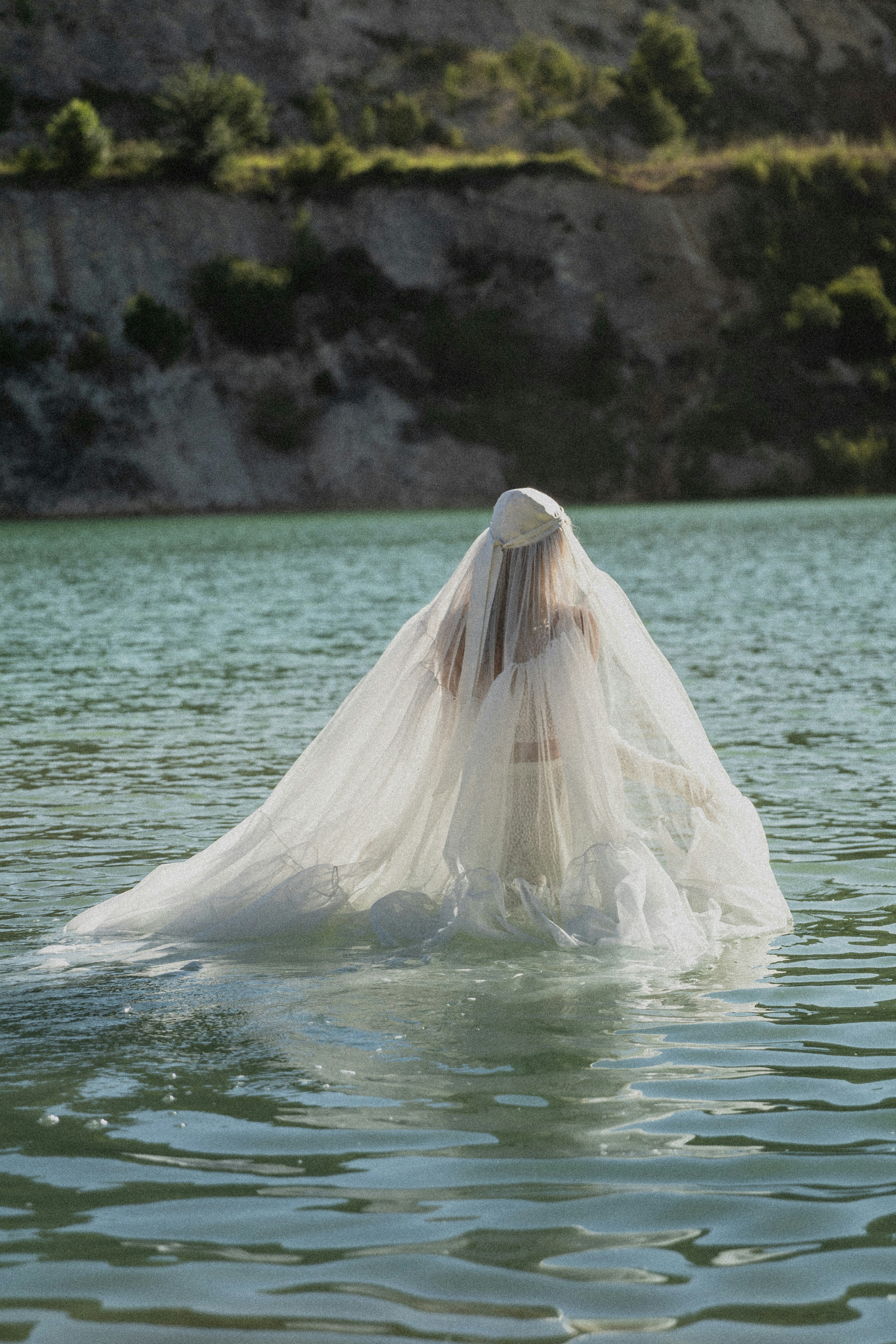 Veiled Bride in a Quiet Lake: A Bridal Portrait Between Water and Veil