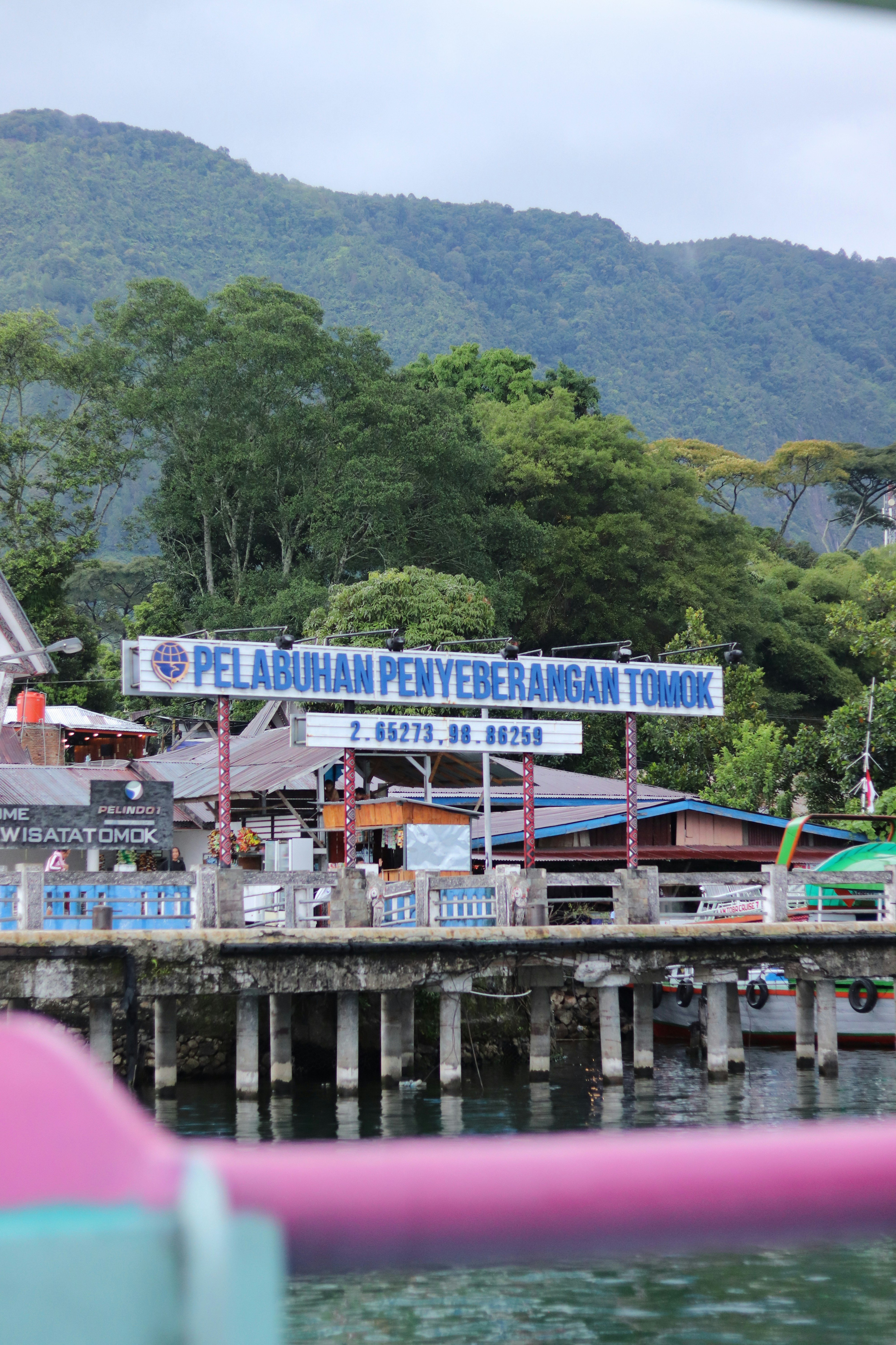 A pier with a sign that says pelan pelan pelan pelan tu photo – Free ...