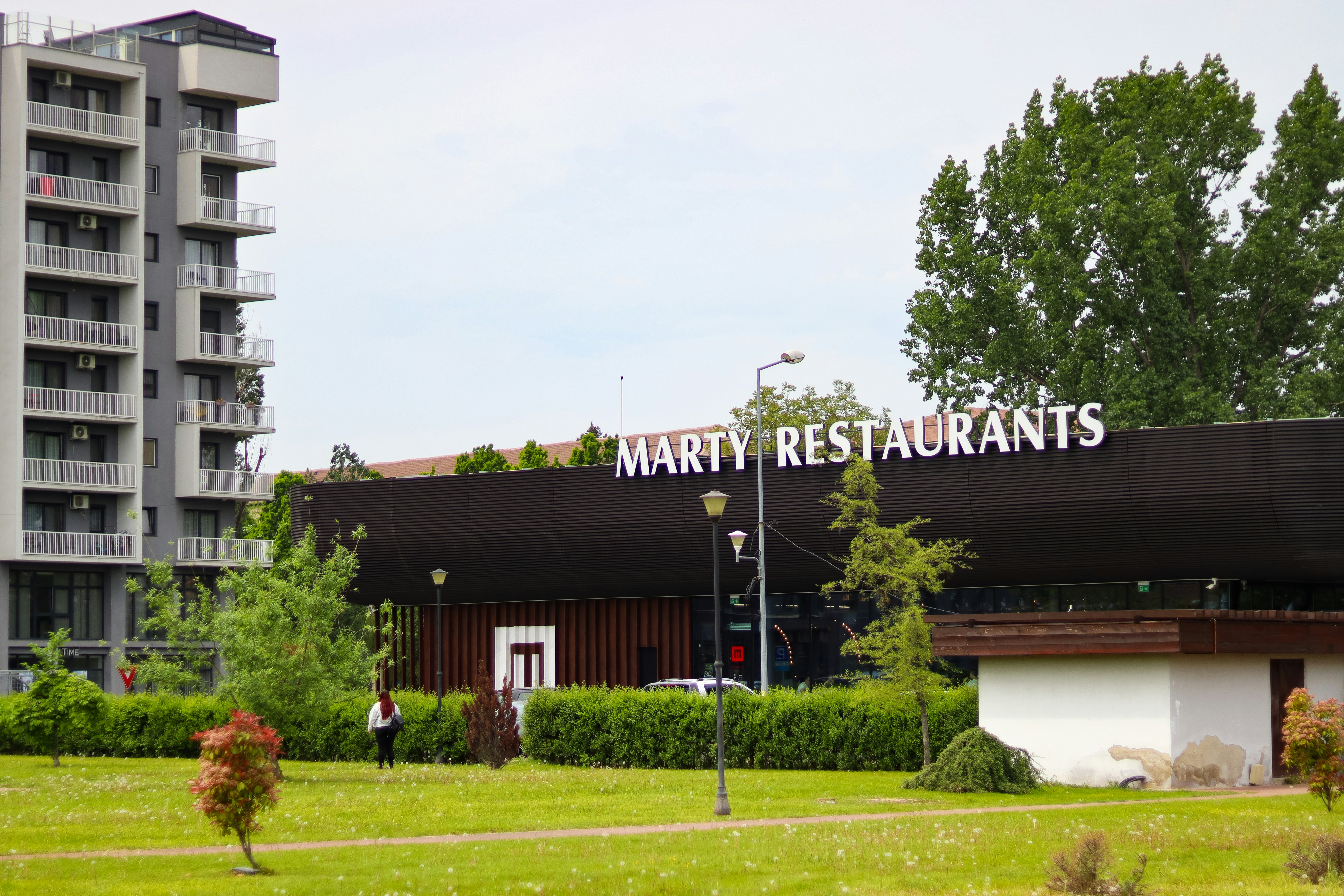 MARTY RESTAURANTS Signover Over a Quiet Green Park