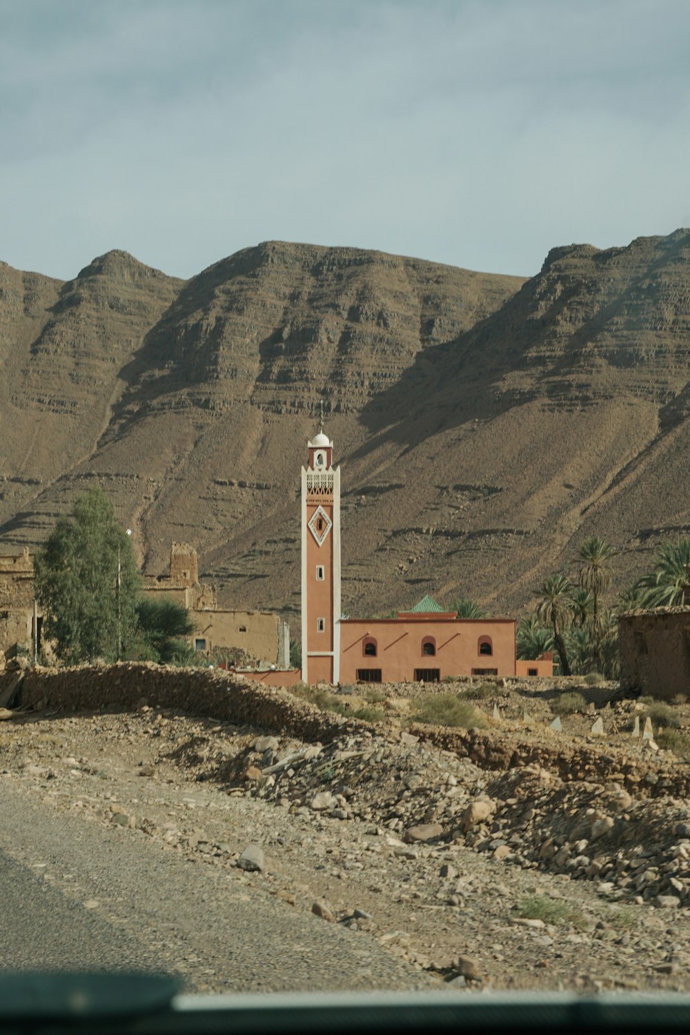 Foto zum Thema Ein hoher Glockenturm mitten in der Wüste – Kostenloses ... Foto zum Thema Ein hoher Glockenturm mitten in der Wüste – Kostenloses ...