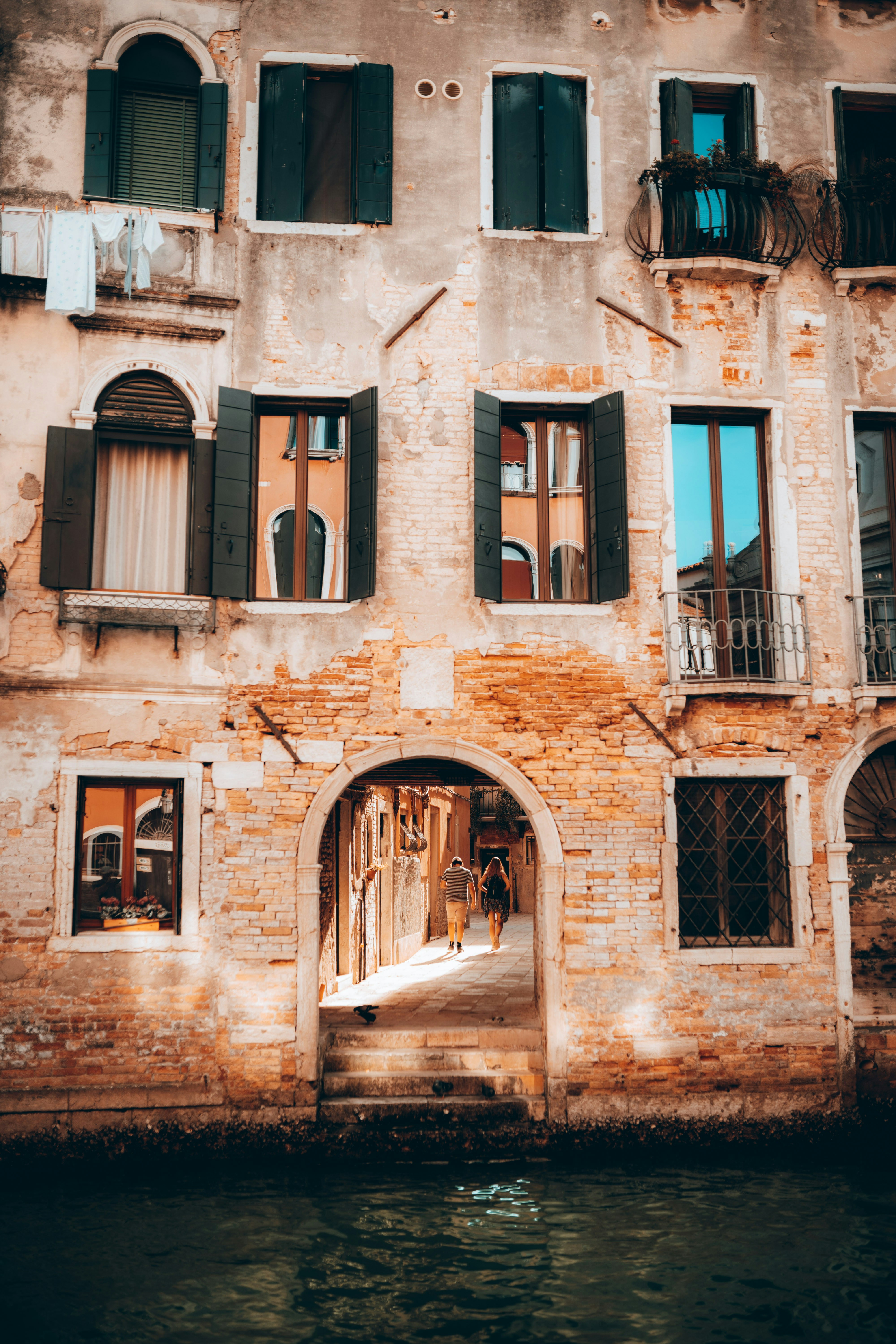 A building that has a bunch of windows on it photo – Free Venice Image ...