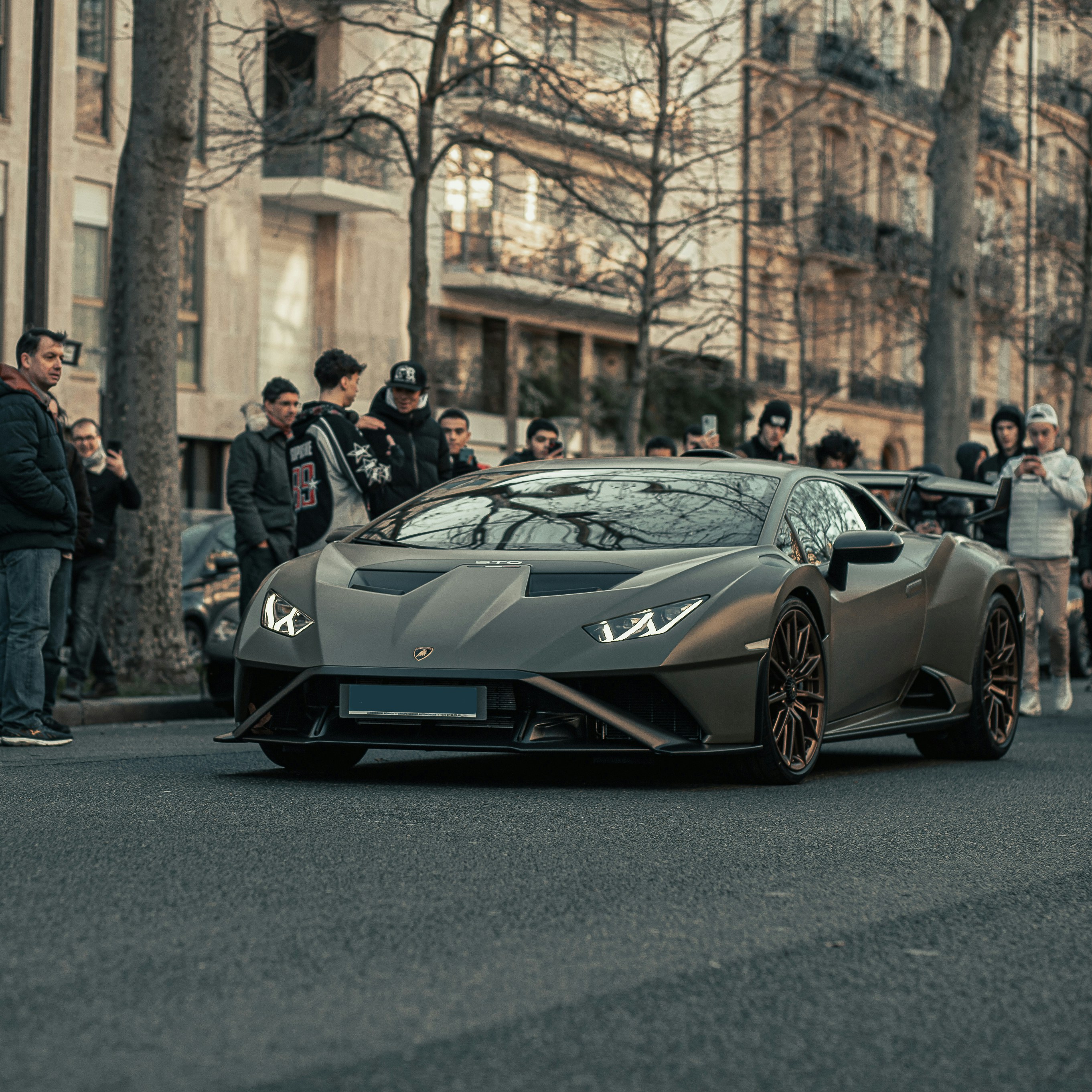 A very nice looking car on the street photo – Free Paris Image on Unsplash