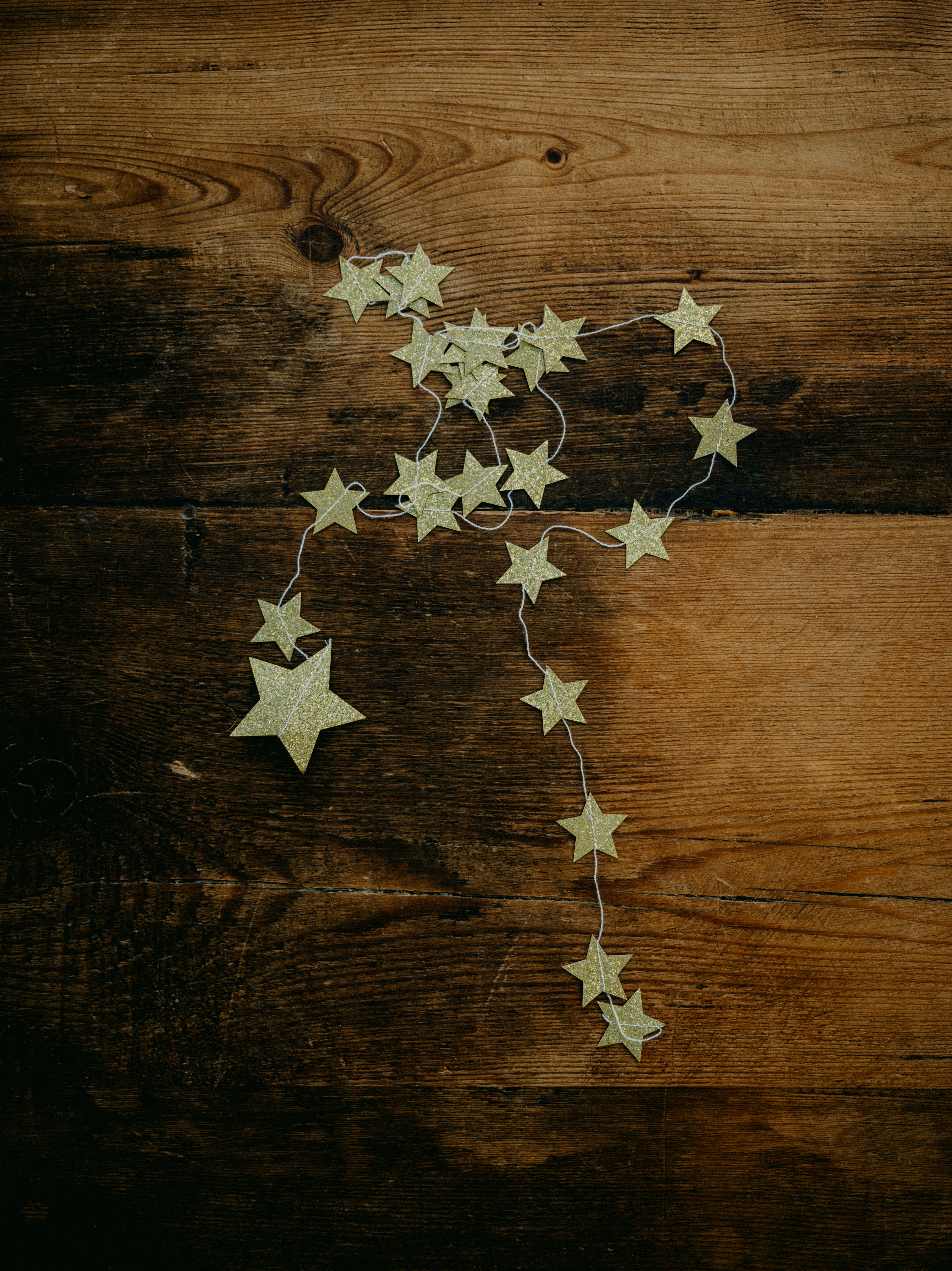 A string of stars on a wooden surface photo – Free Wood Image on Unsplash