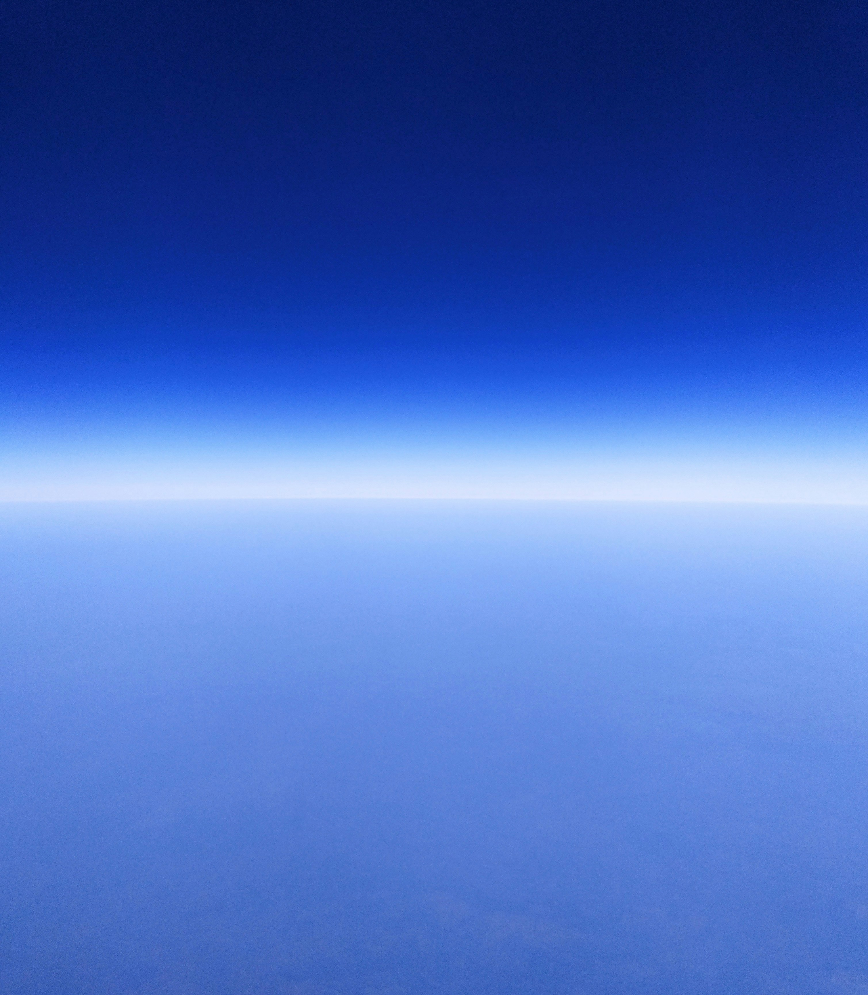 Edge of Light: The Quiet Gradient at the Sky's Horizon