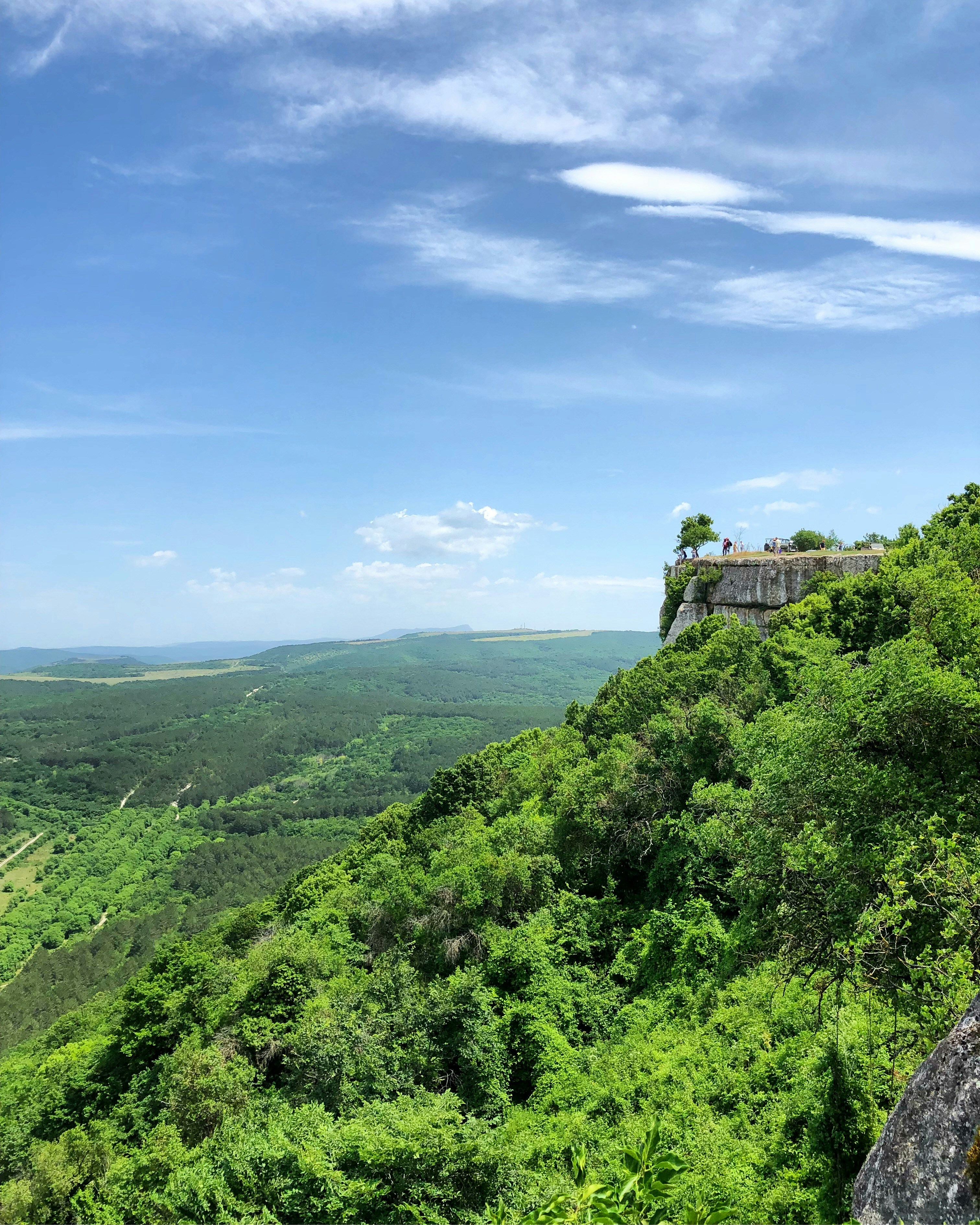 Une vue panoramique sur une vallée verdoyante photo – Image gratuite de ...