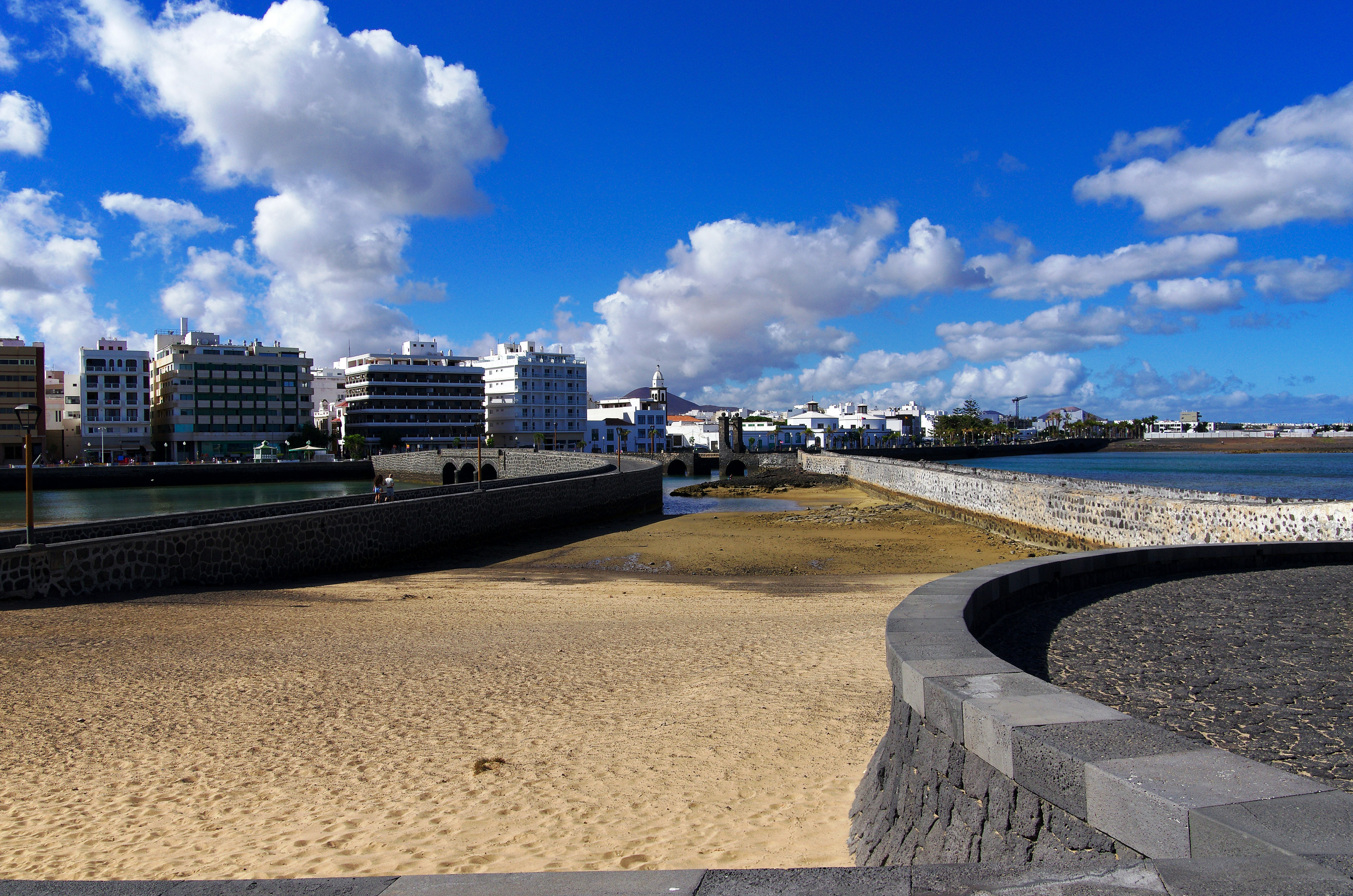 Seaside Geometry: Urban and Natural Convergence