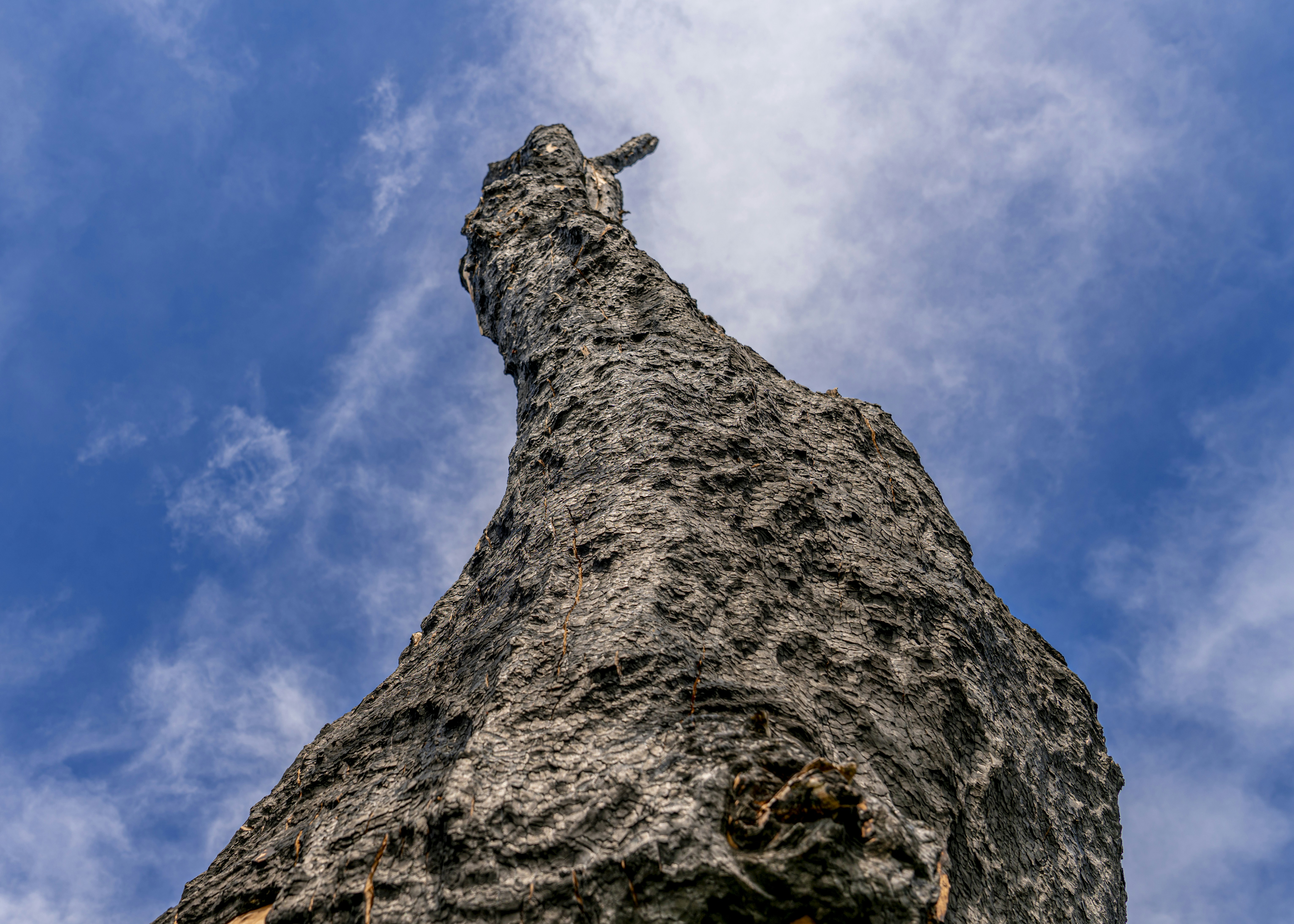 A very tall stone structure with a sky background photo – Free Rock ...