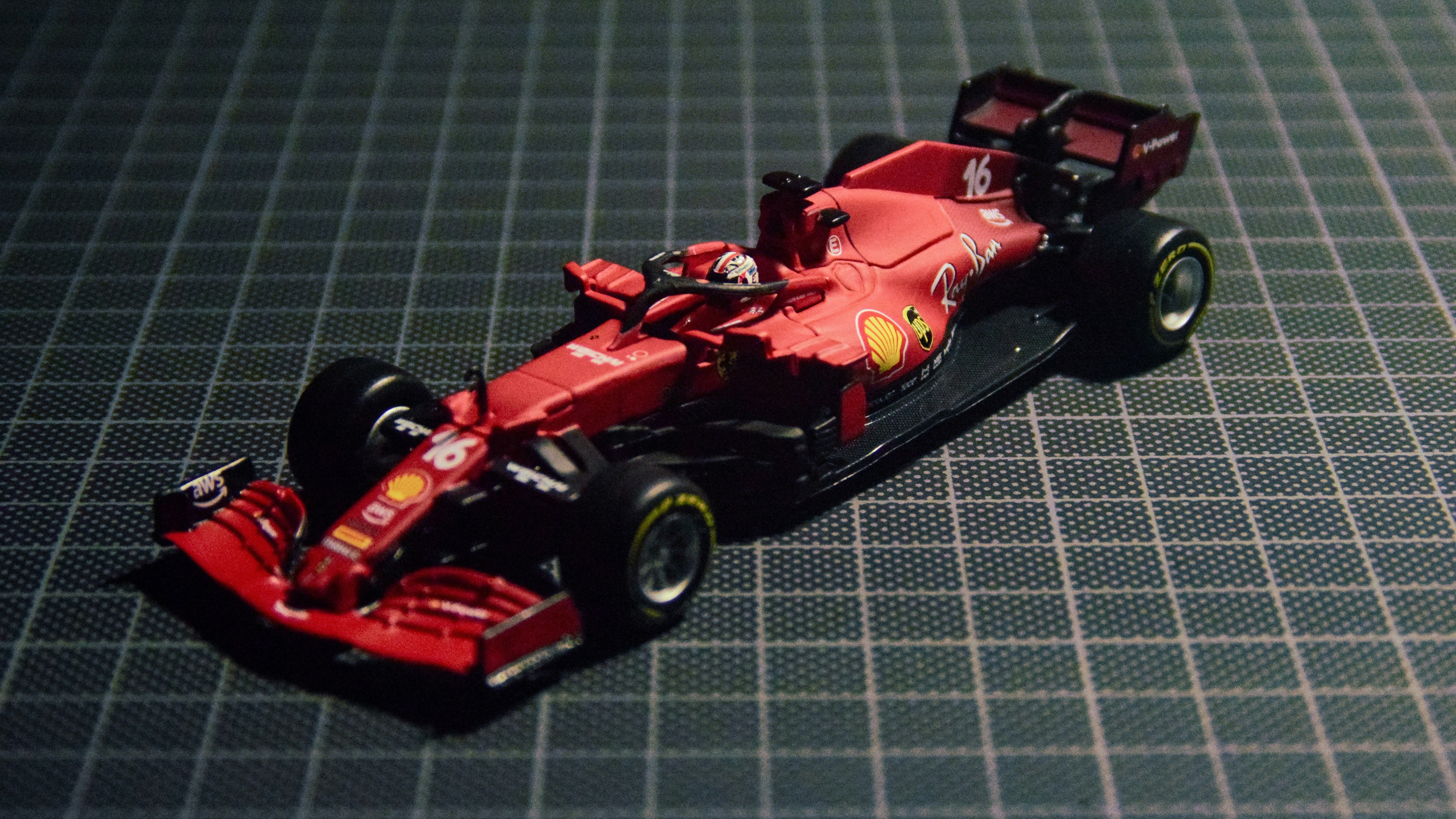 A model of a racing car on a table photo – Free Car Image on Unsplash