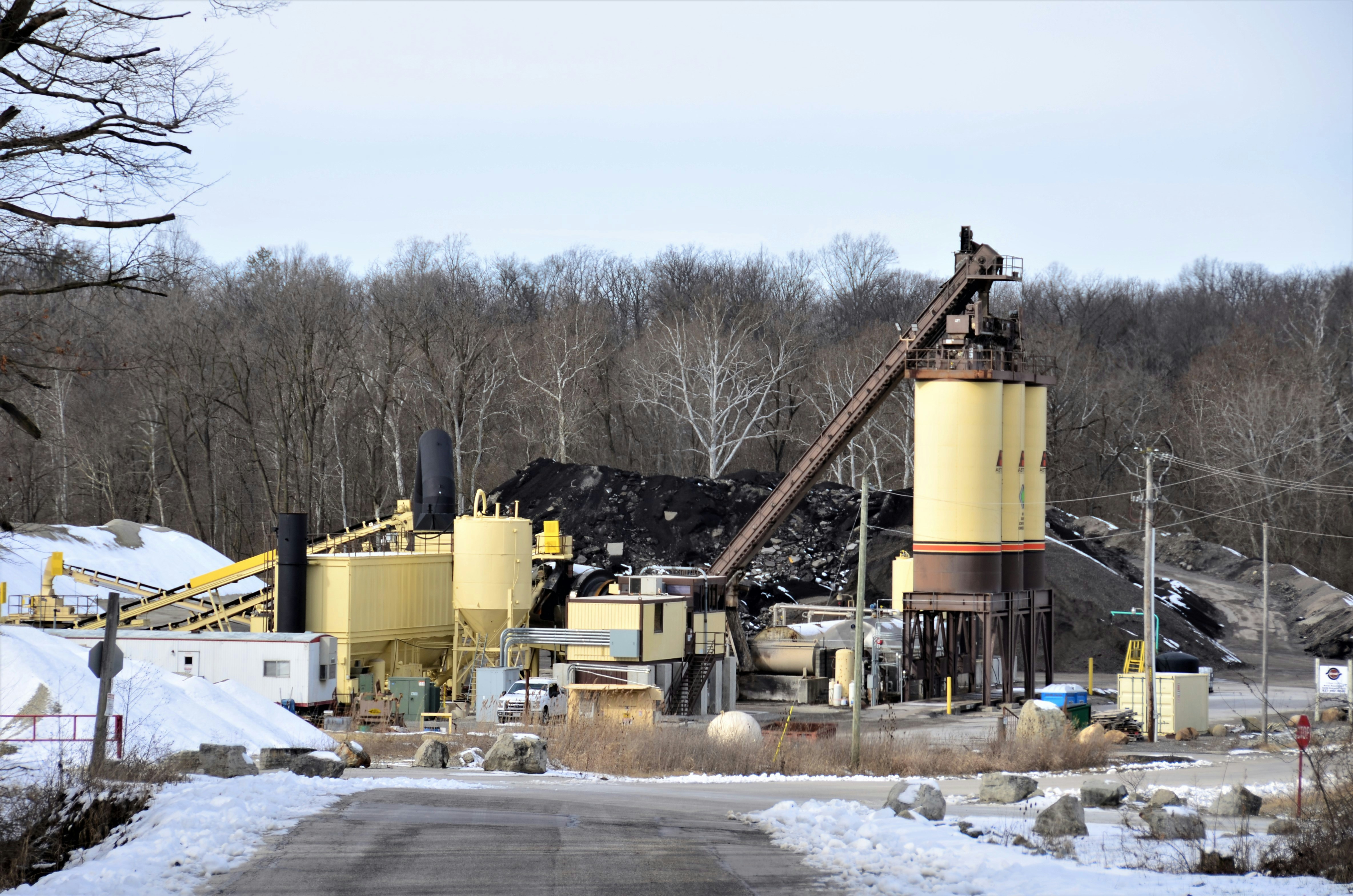 Yellow Spine of Winter Industry